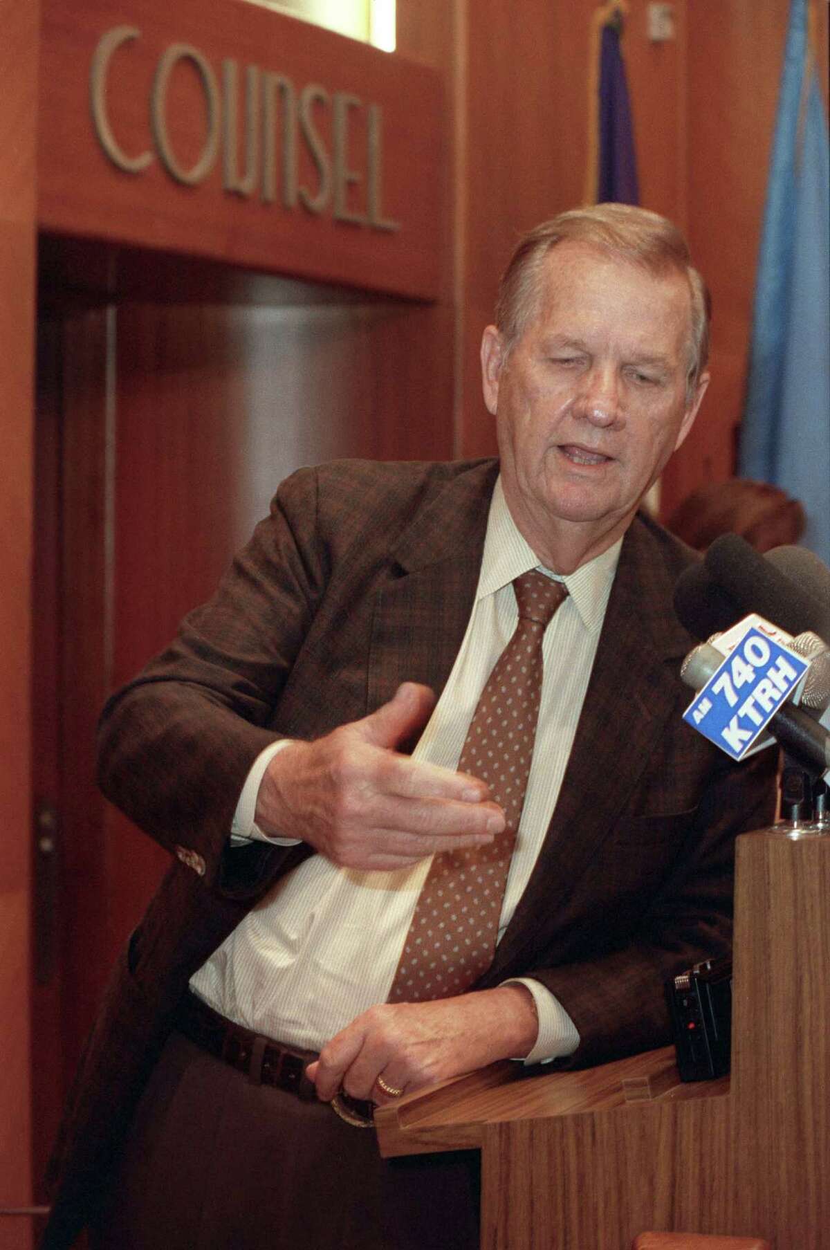 Former Houston mayor Bob Lanier has died