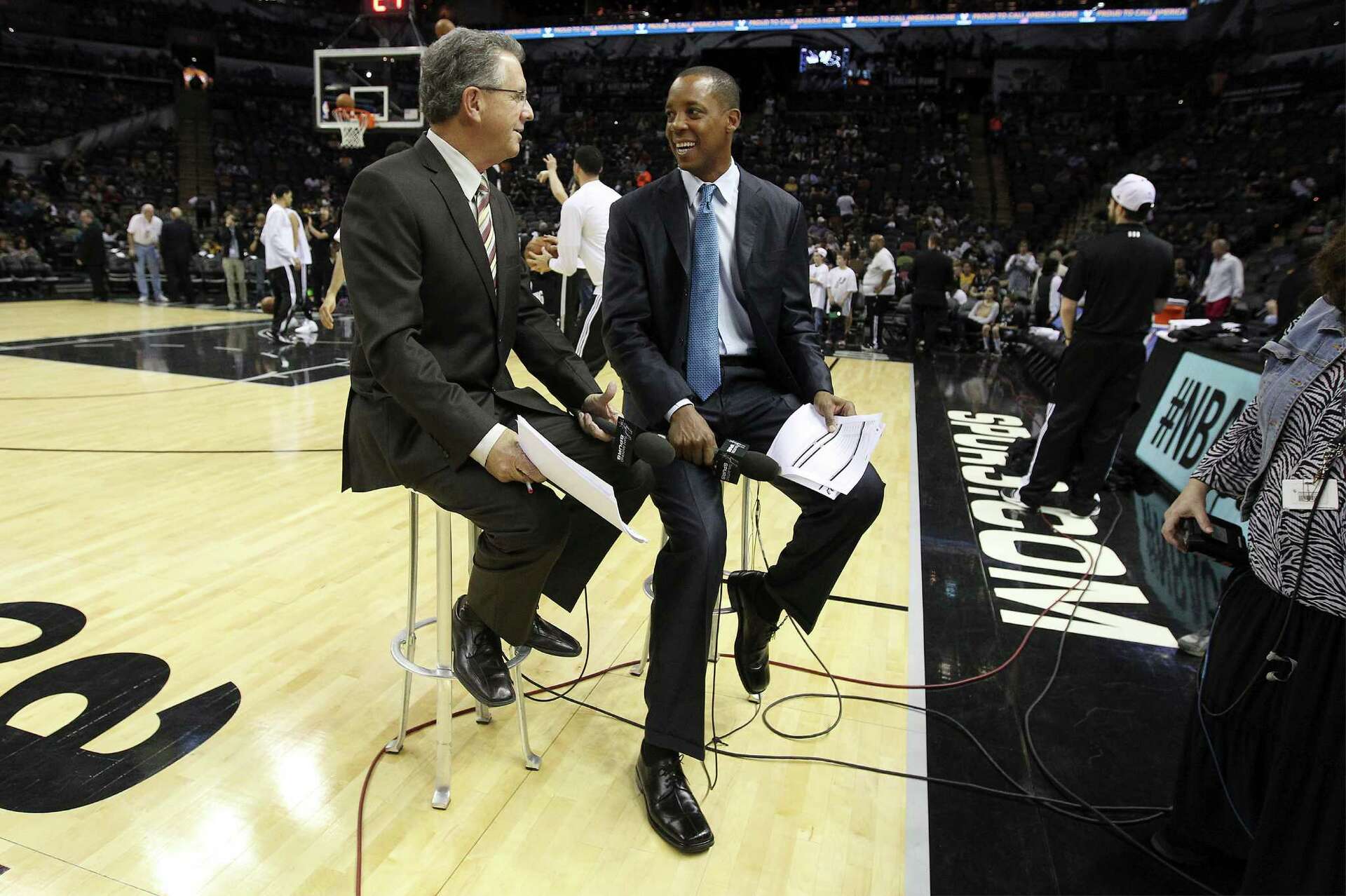 Undeniable chemistry fuels popularity of Spurs TV announcers