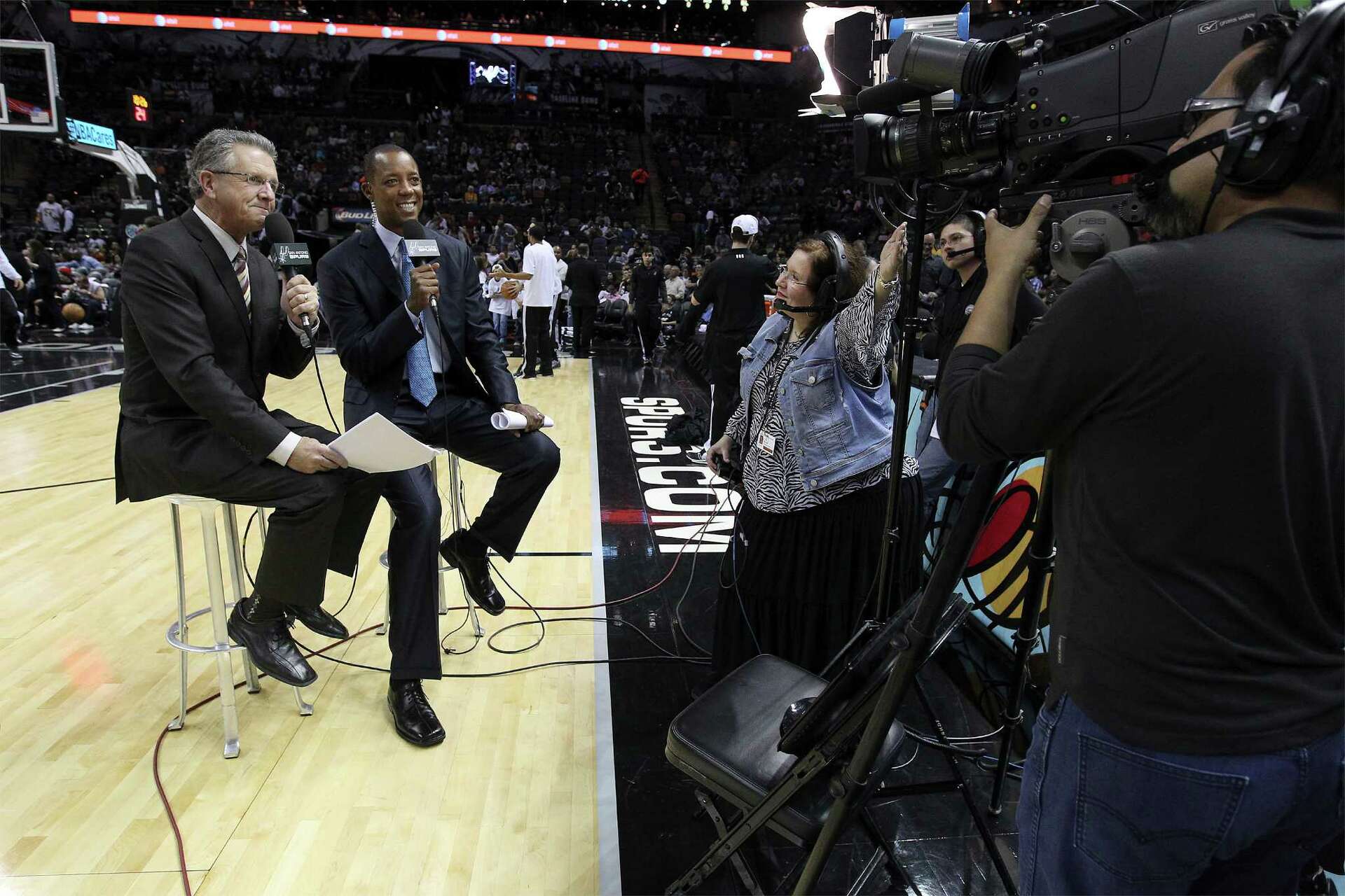 Undeniable chemistry fuels popularity of Spurs TV announcers