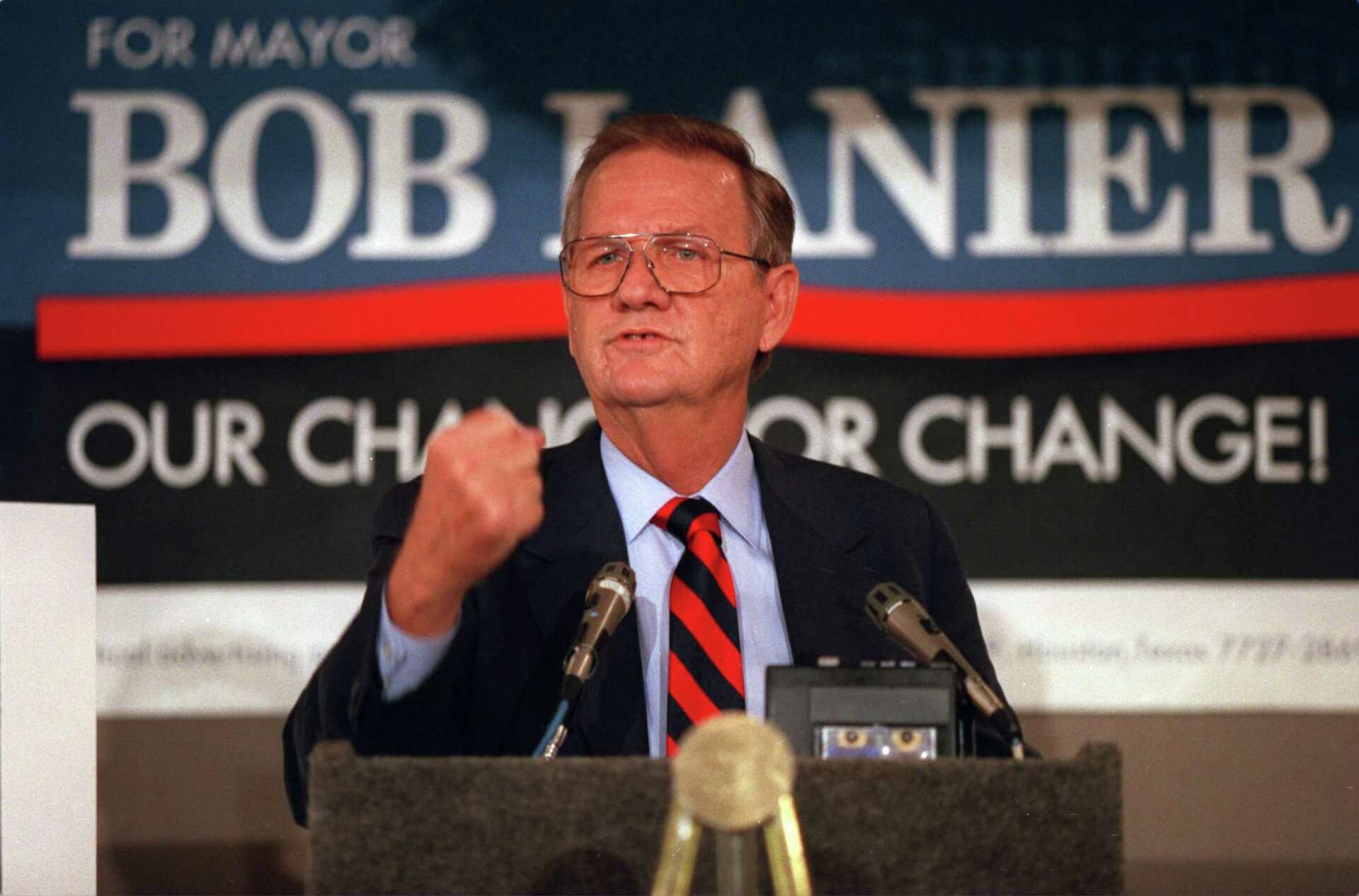 Former Houston mayor Bob Lanier has died