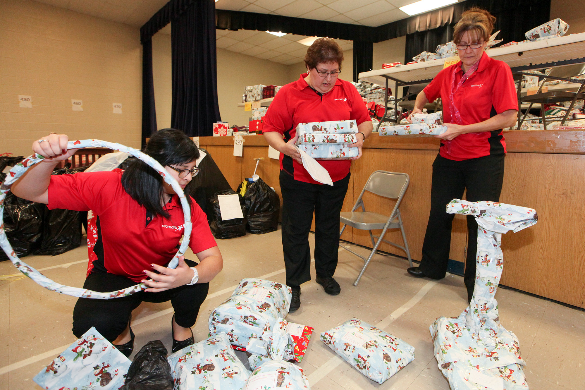 Nonprofit and partners give gift of Christmas to more than 500 families