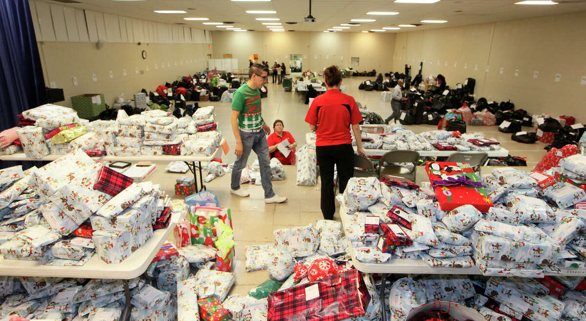 Nonprofit and partners give gift of Christmas to more than 500 families