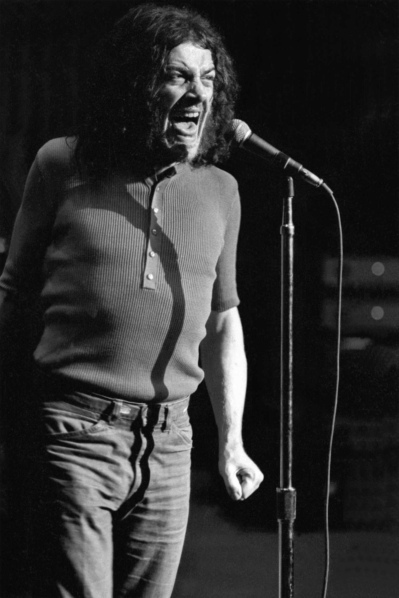 Legendary rocker Joe Cocker dies of lung cancer at 70