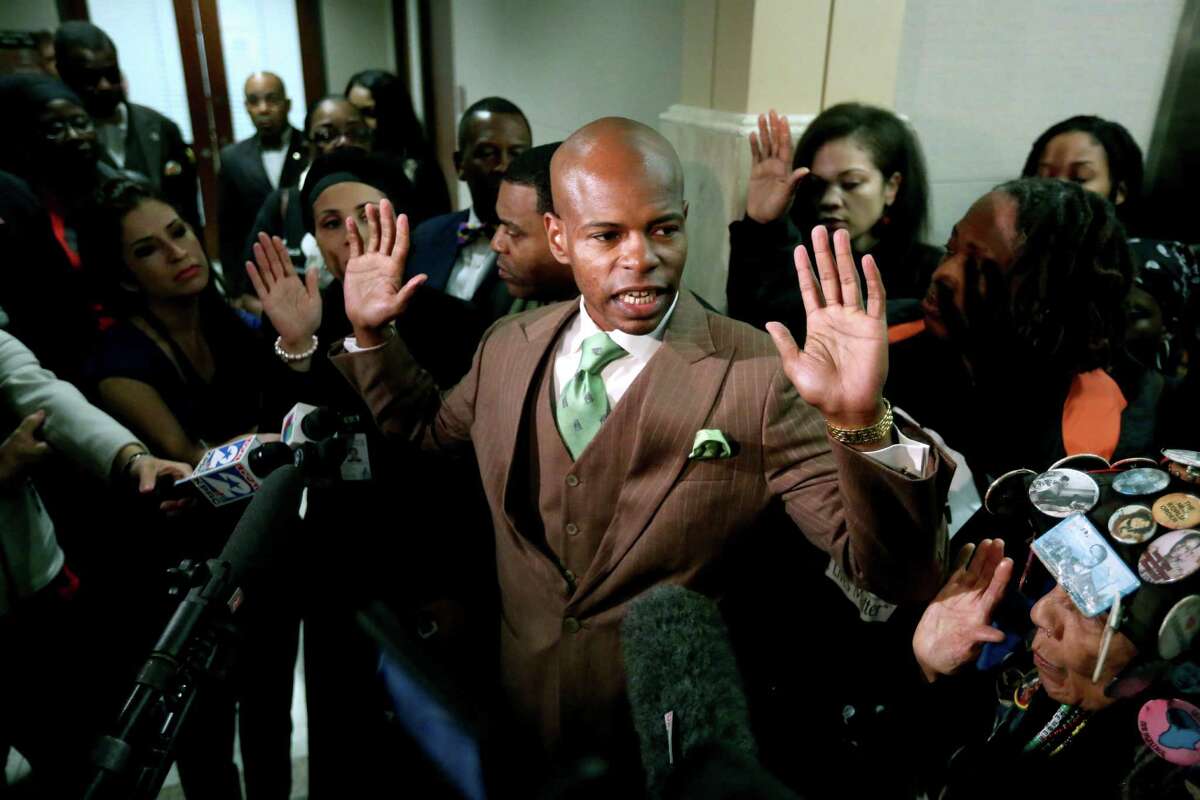 Houston officer cleared in fatal shooting