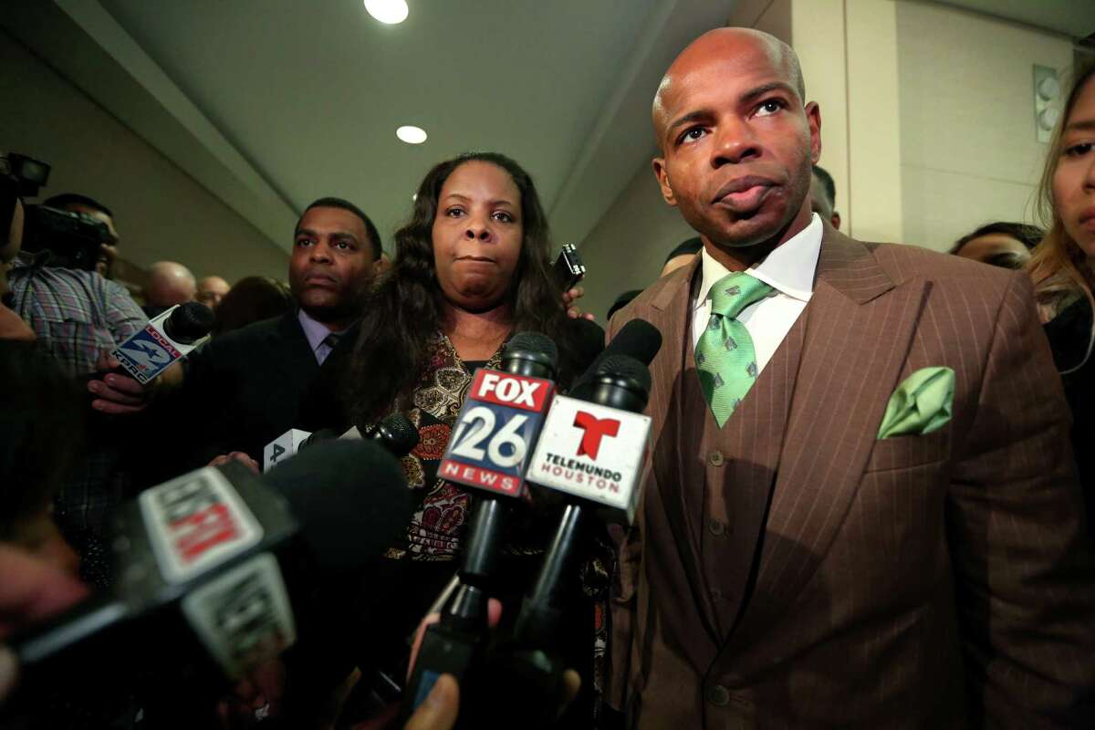 Grand jury clears officer in deadly police shooting