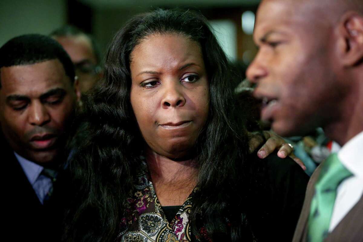 Grand jury clears officer in deadly police shooting