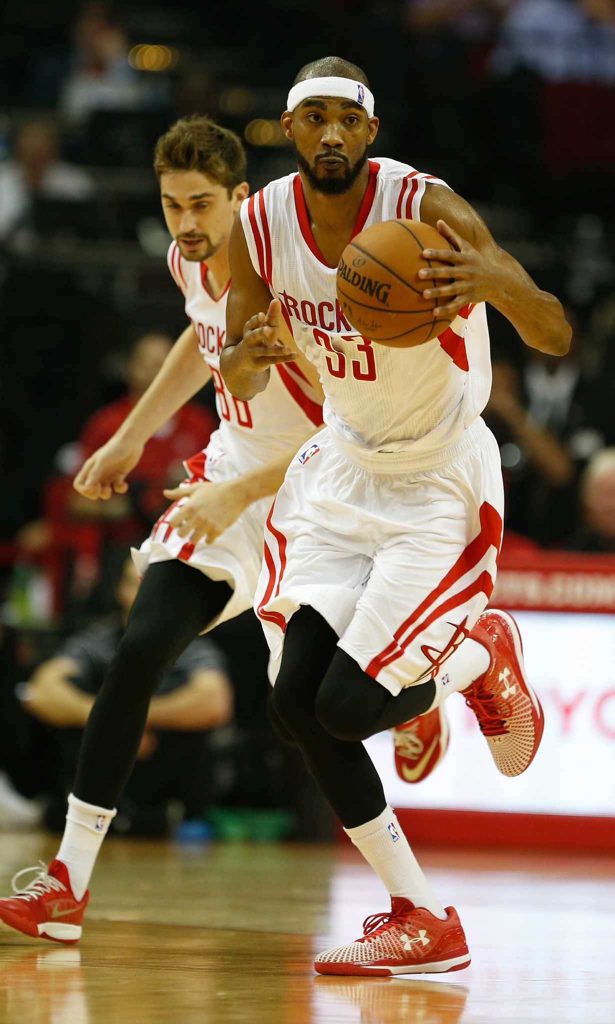 Rockets get versatile defender in Brewer