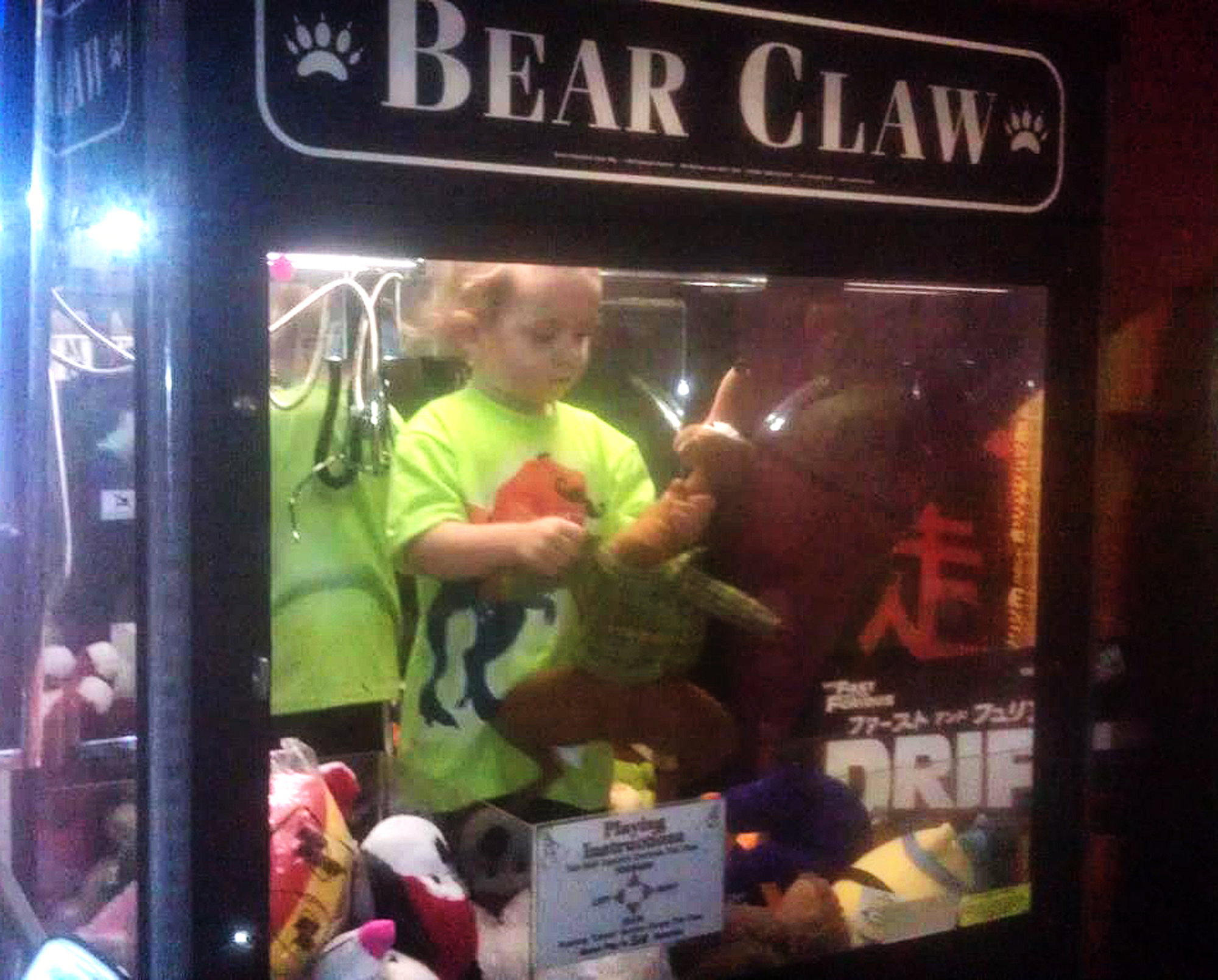 Nebraska toddler gets stuck inside claw machine