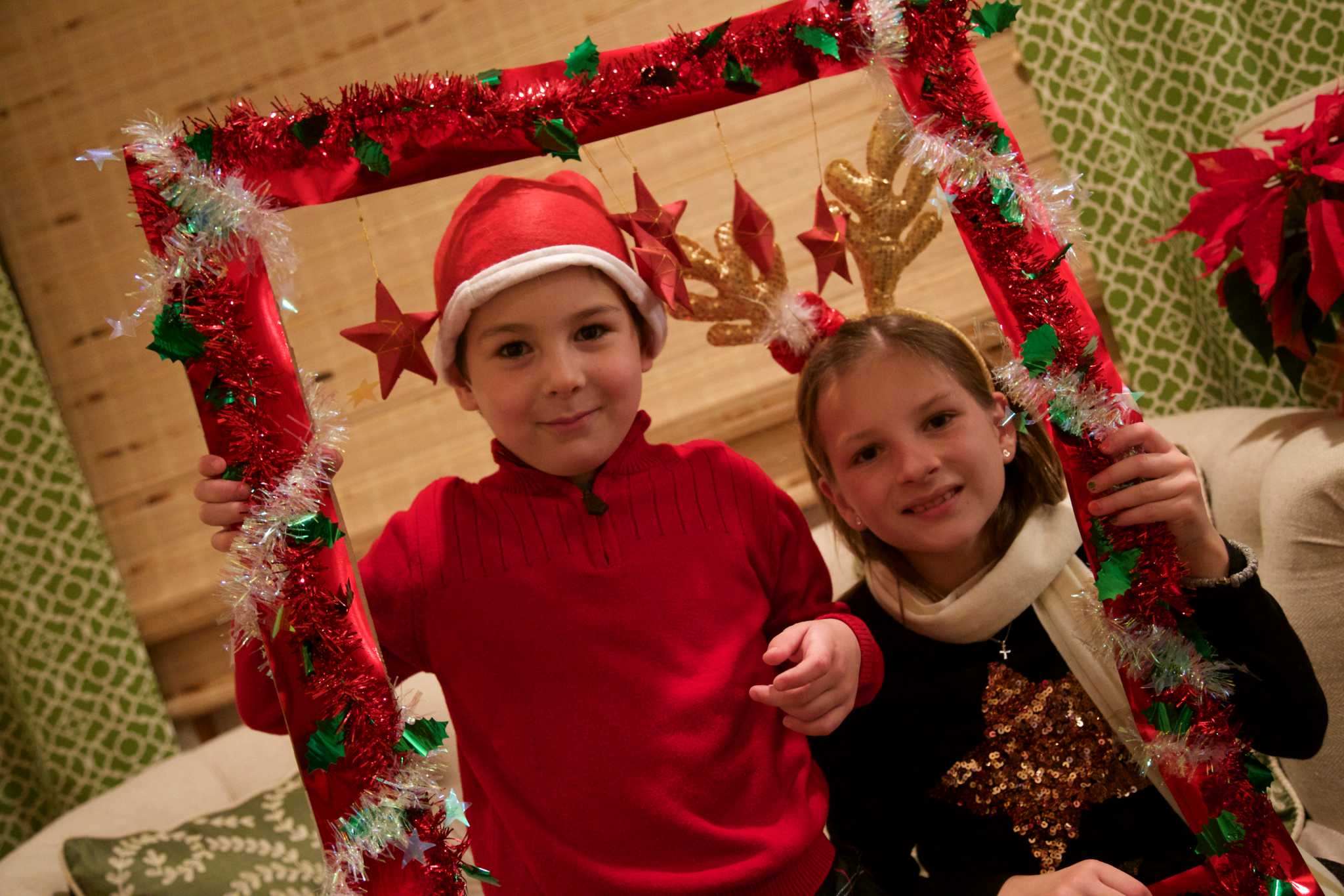 Kids' break-time project: Frame for holiday photo shoot