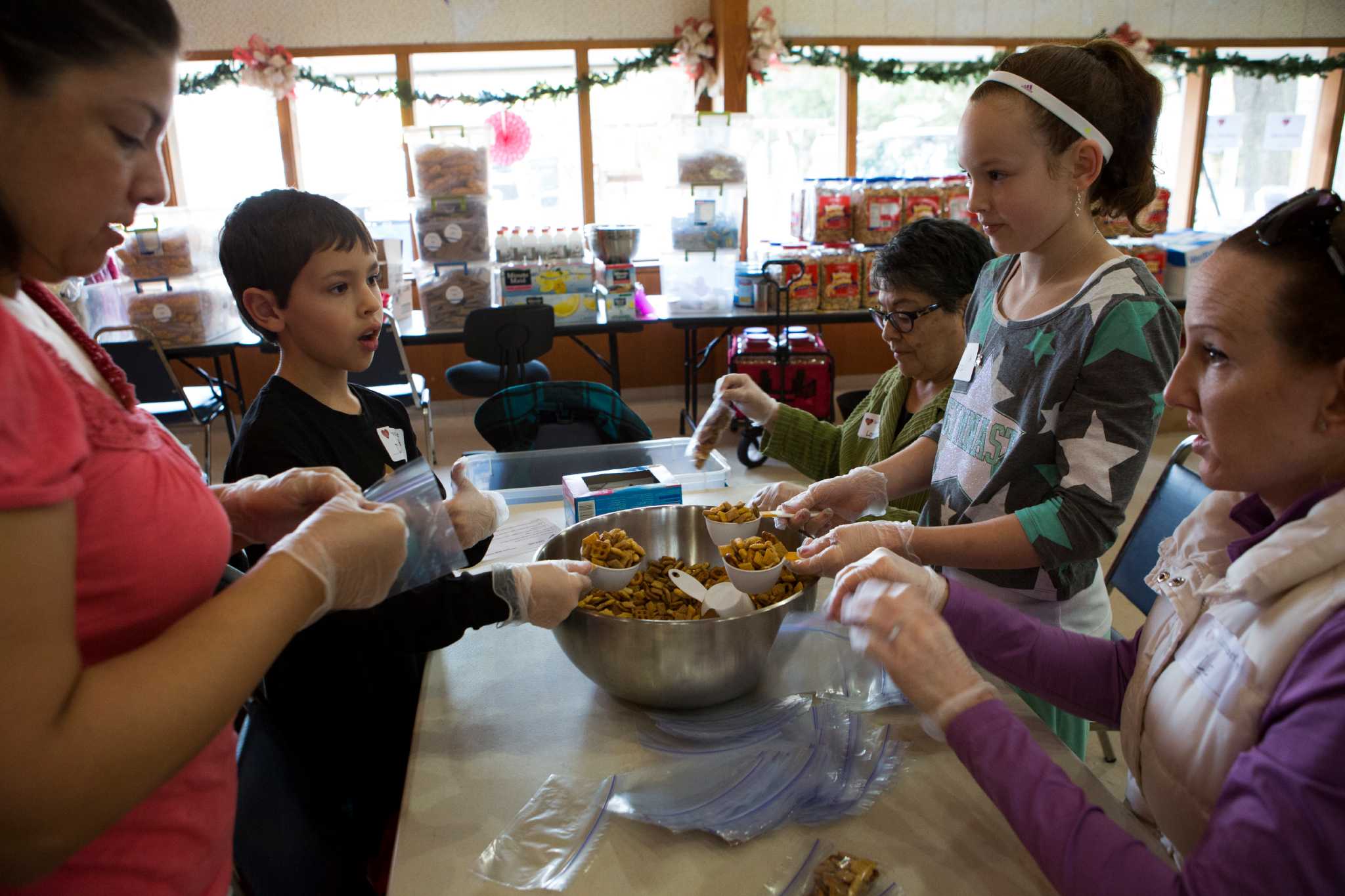 Fort Bend program helps feed kids during school breaks