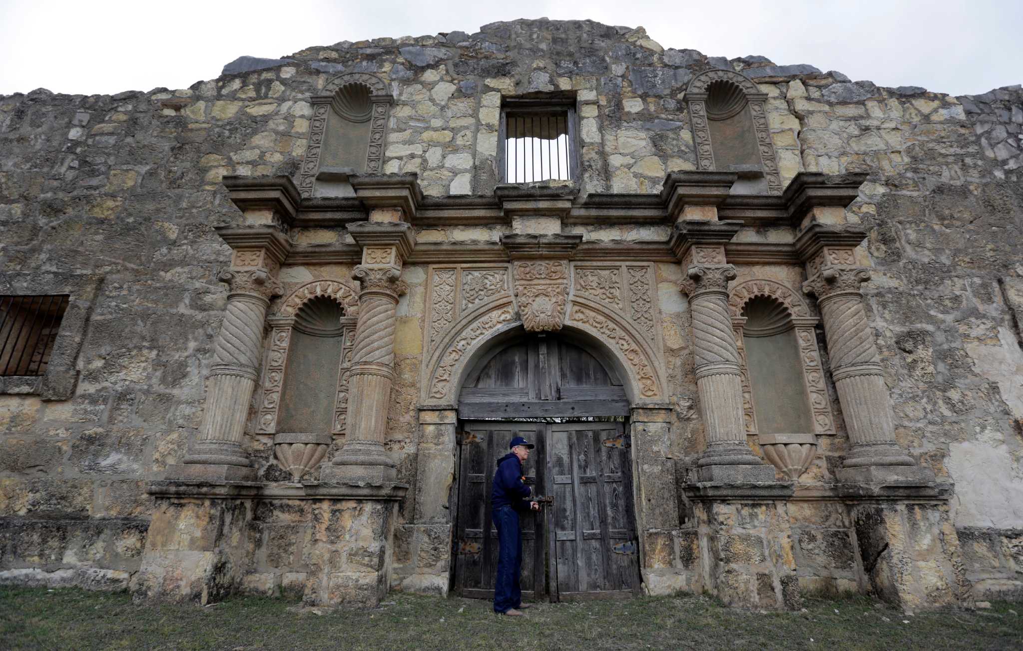Effort underway to preserve John Wayne's 'Alamo' set