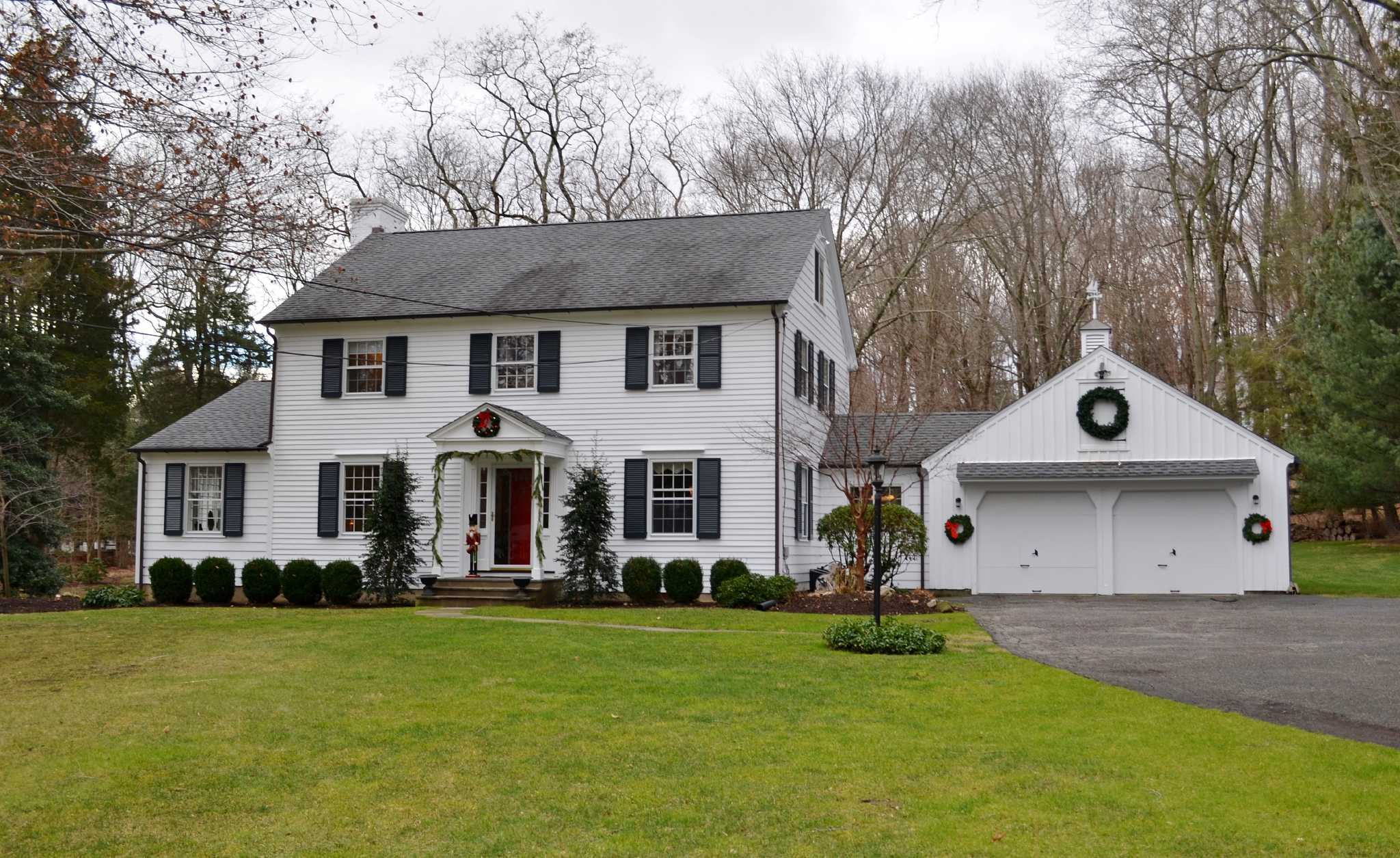 On the market: A Colonial befitting its scenic setting