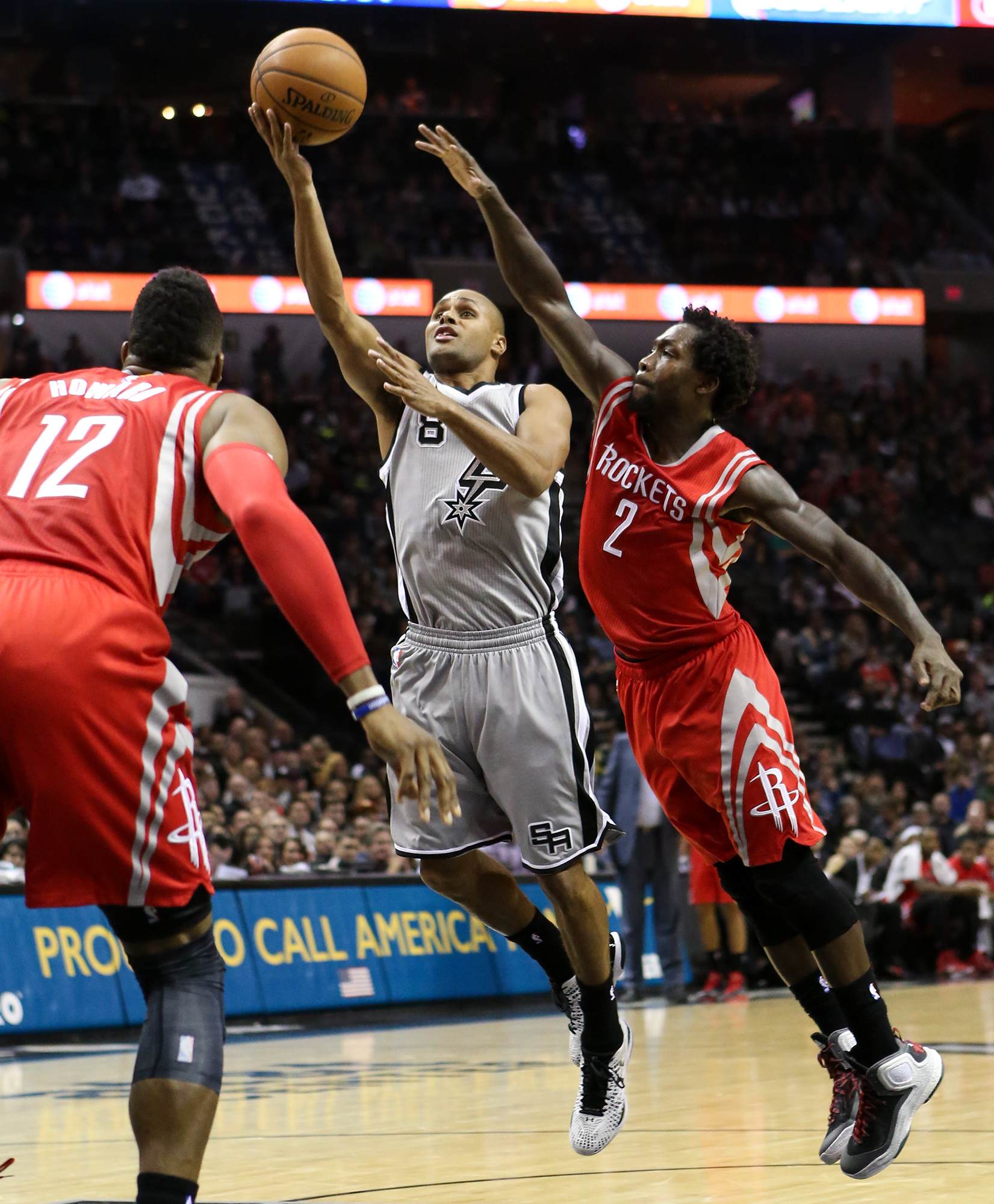 Mills returns as Spurs earn rare win over Rockets