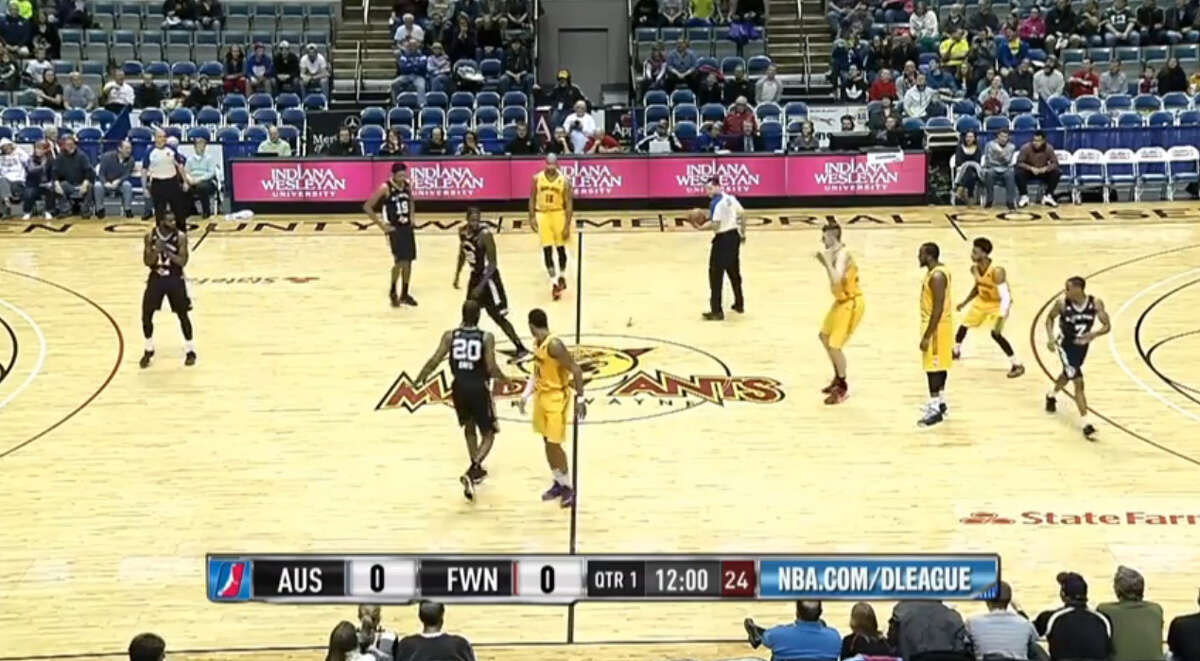 Austin Spurs, ant mascot chase bat in hilarious video