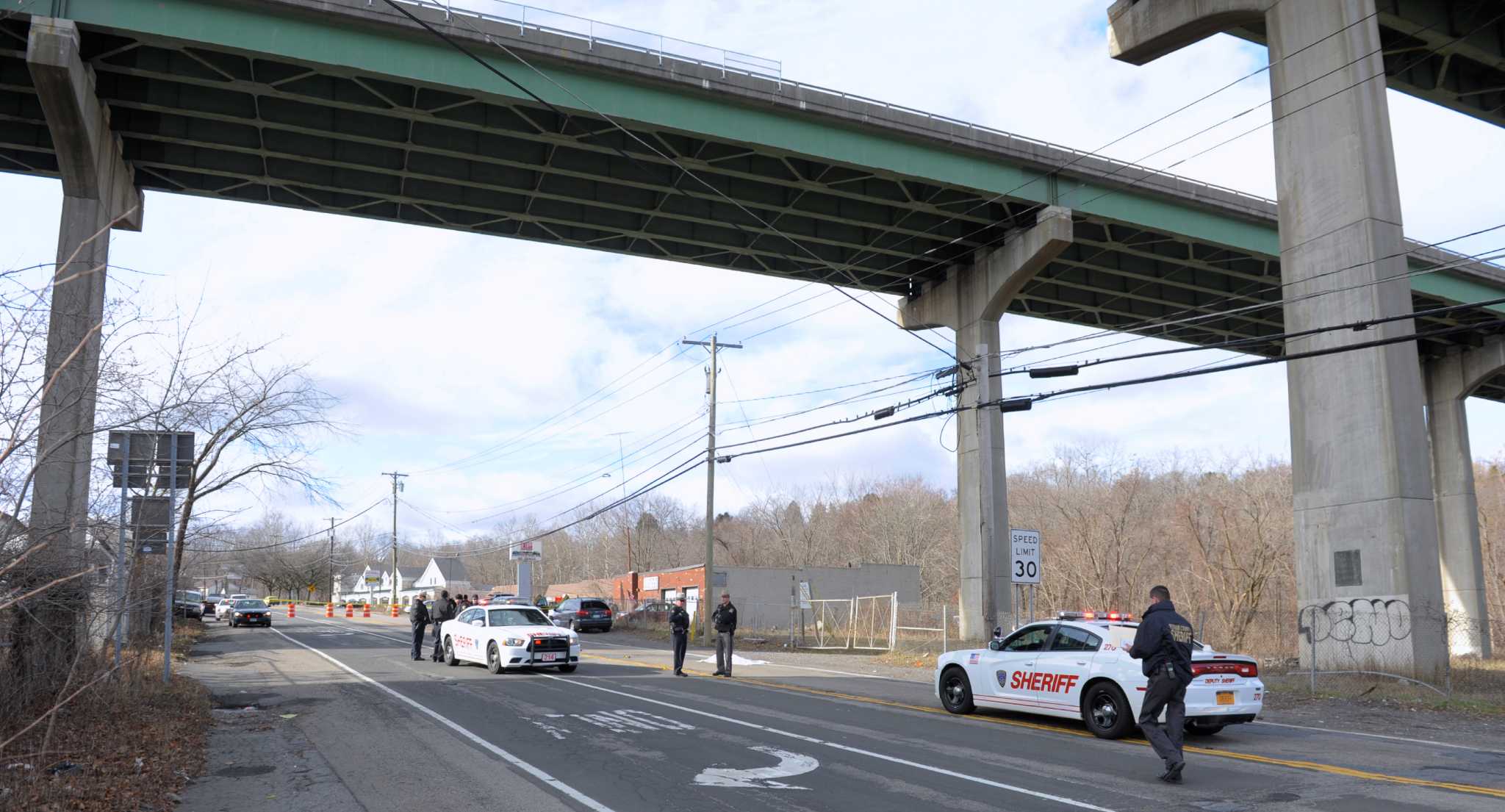 Woman dies after jumping off I-84 bridge