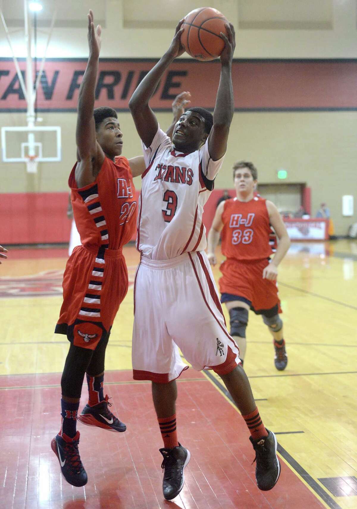 Chatman's big second half leads Titans past H-J