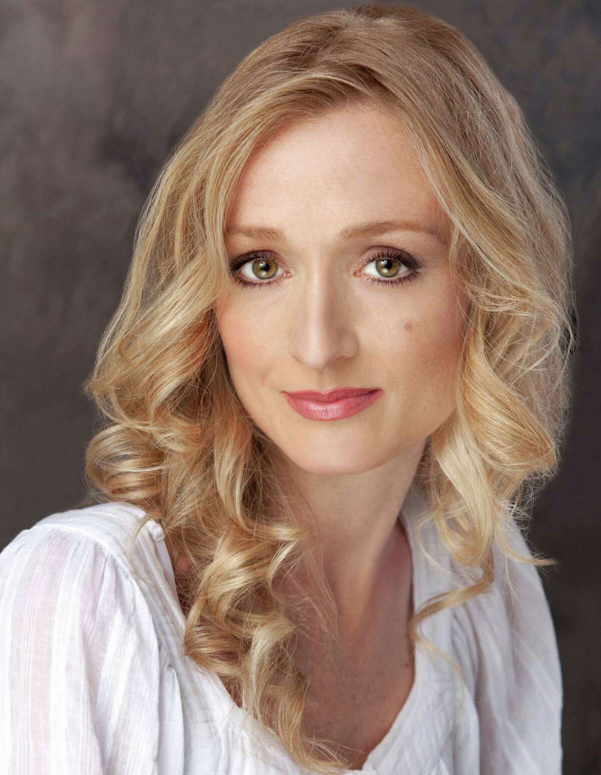 Rachel Pickup stars in Hartford 'Private Lives'