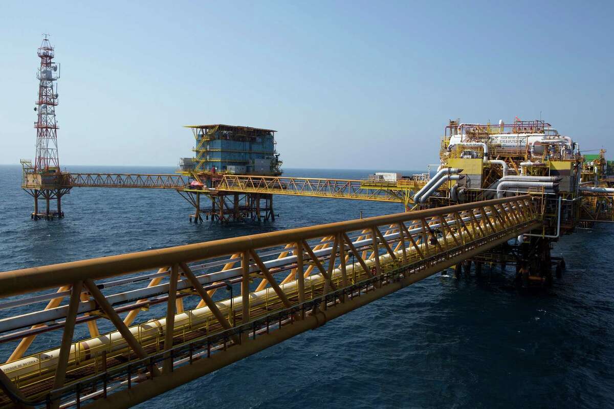 Mexico oil output headed for record low as Pemex woes mount
