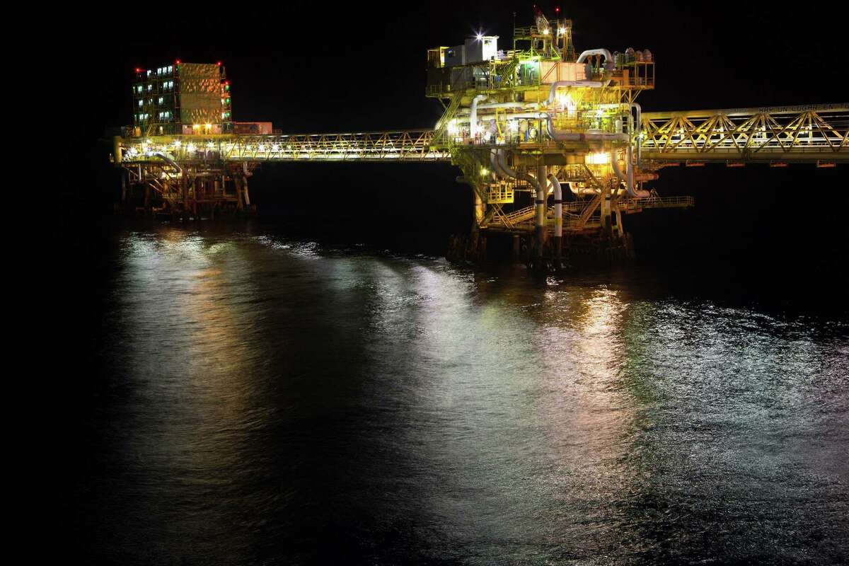 Mexico oil output headed for record low as Pemex woes mount