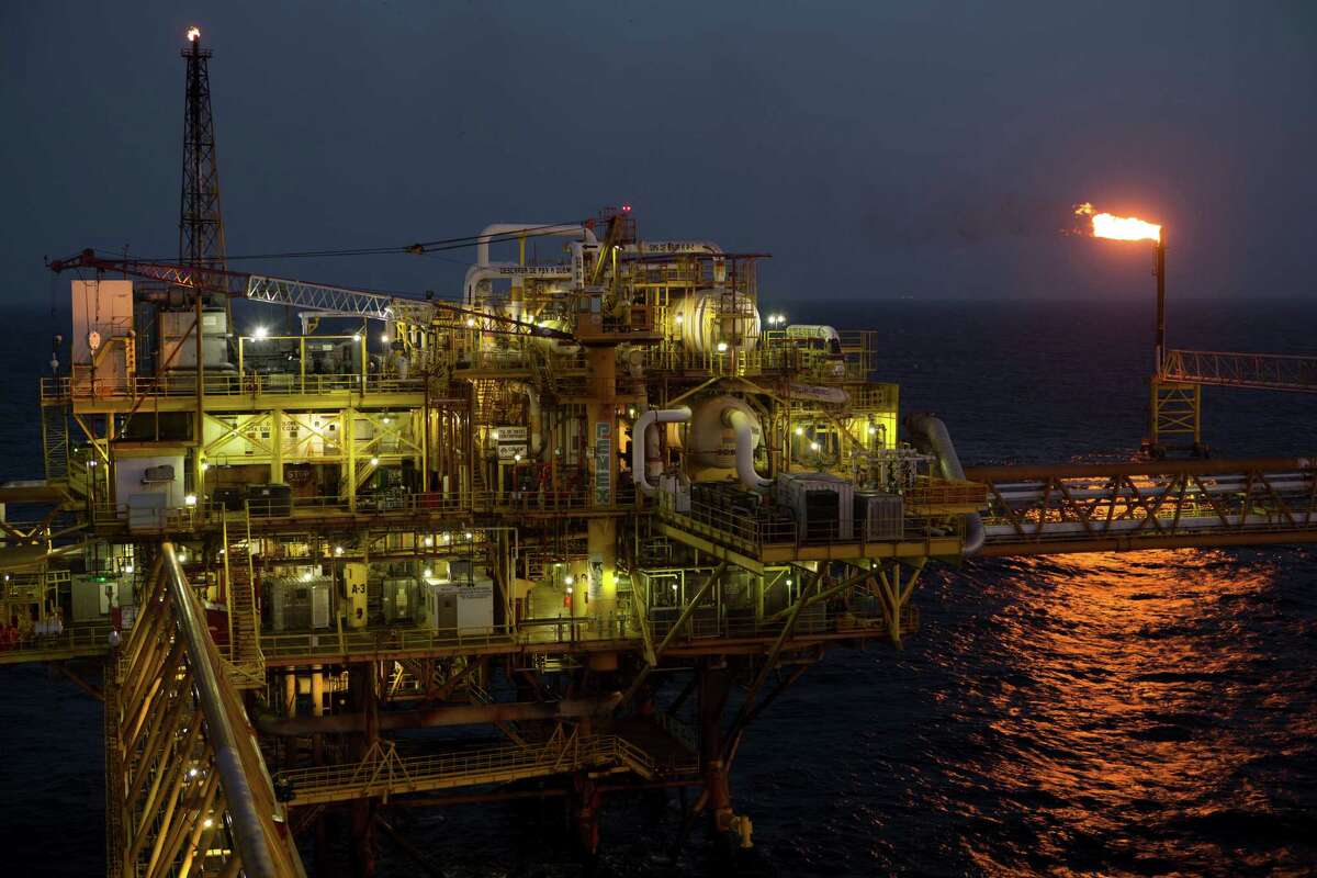 Mexico oil output headed for record low as Pemex woes mount