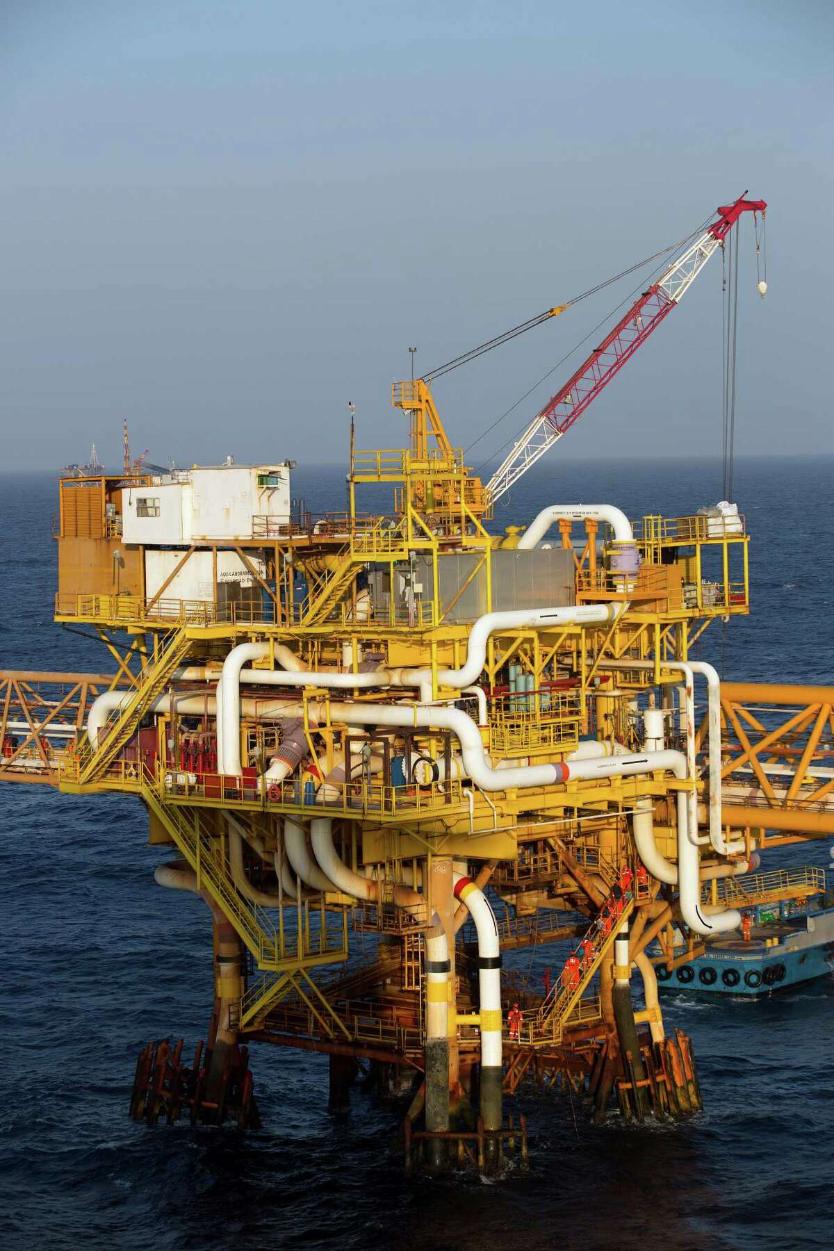 Mexico oil output headed for record low as Pemex woes mount