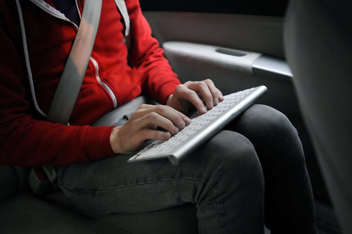 Deaf drivers flocking to Lyft