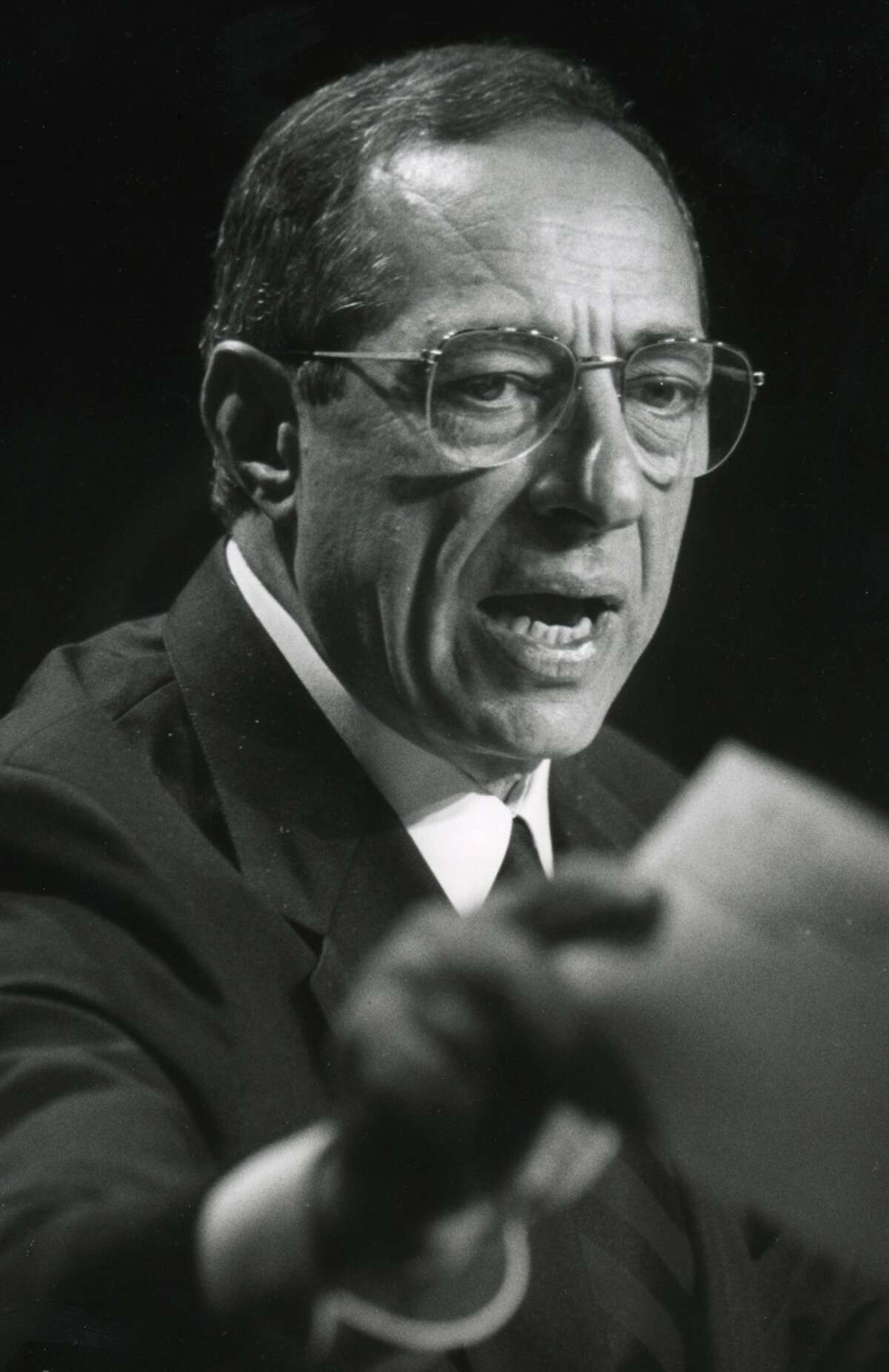 Gov. Mario M. Cuomo, conscience of nation, dies at 82