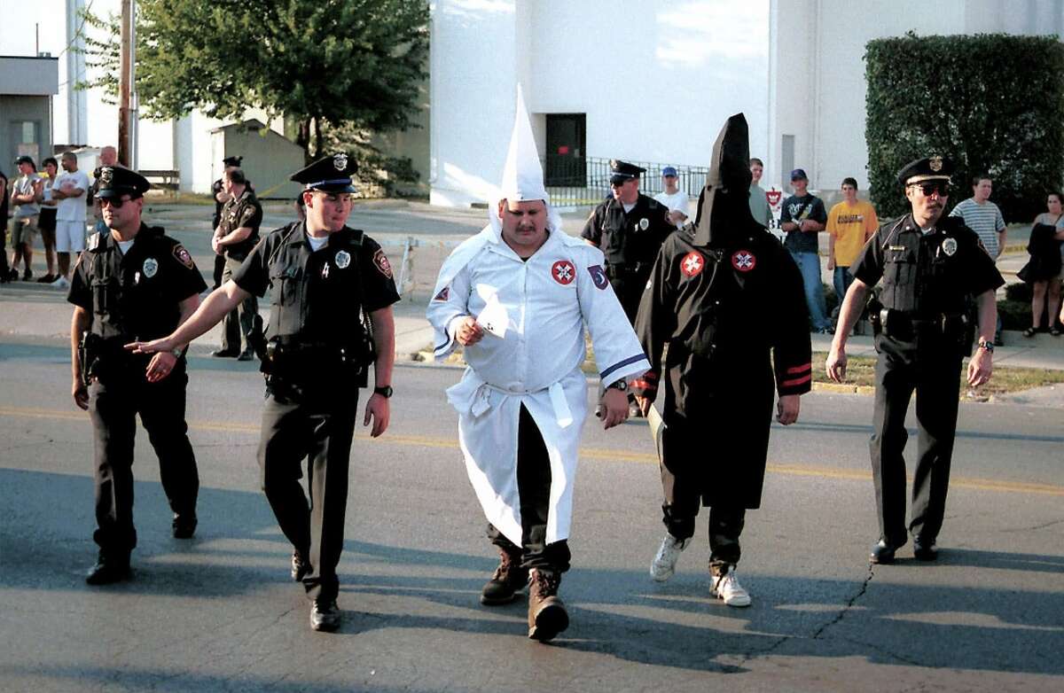 Arkansas billboard promotes white pride radio, KKK leader claims it's ...