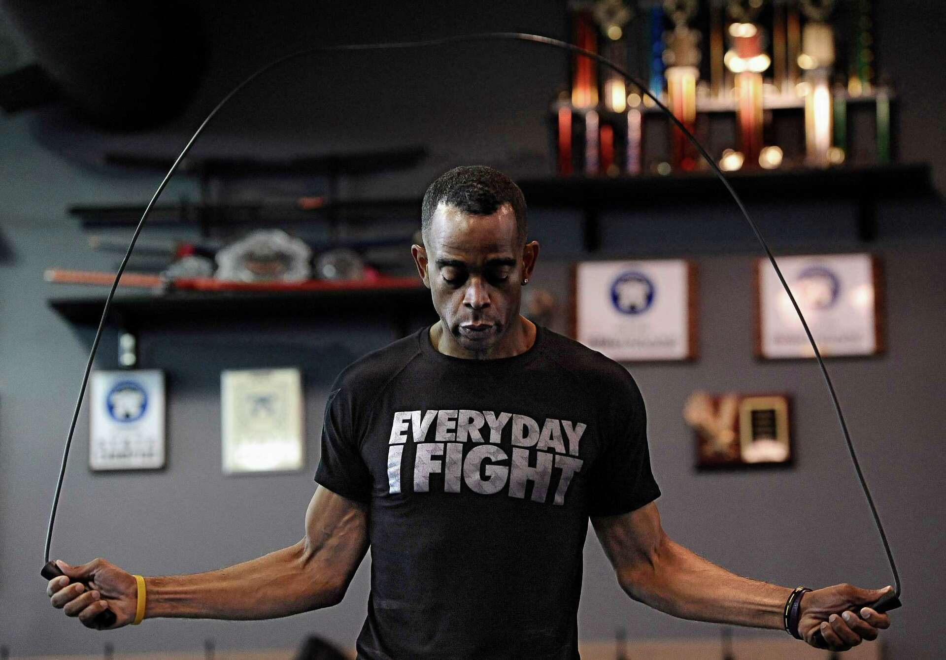 Stuart Scott, ESPN sportscaster, dies at 49