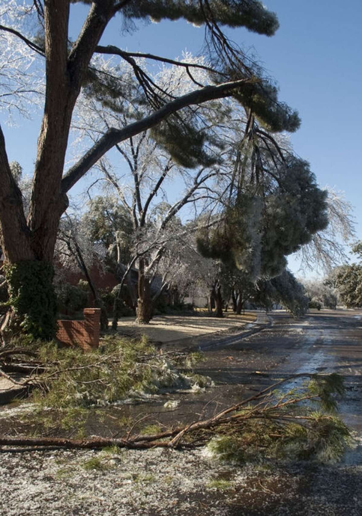 Post-New Year ice storm cripples large chunks of Texas
