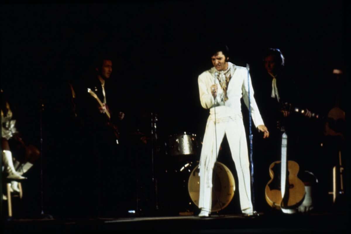 Conspiracy theory says Elvis used his 'dead' twin brother as a body ...