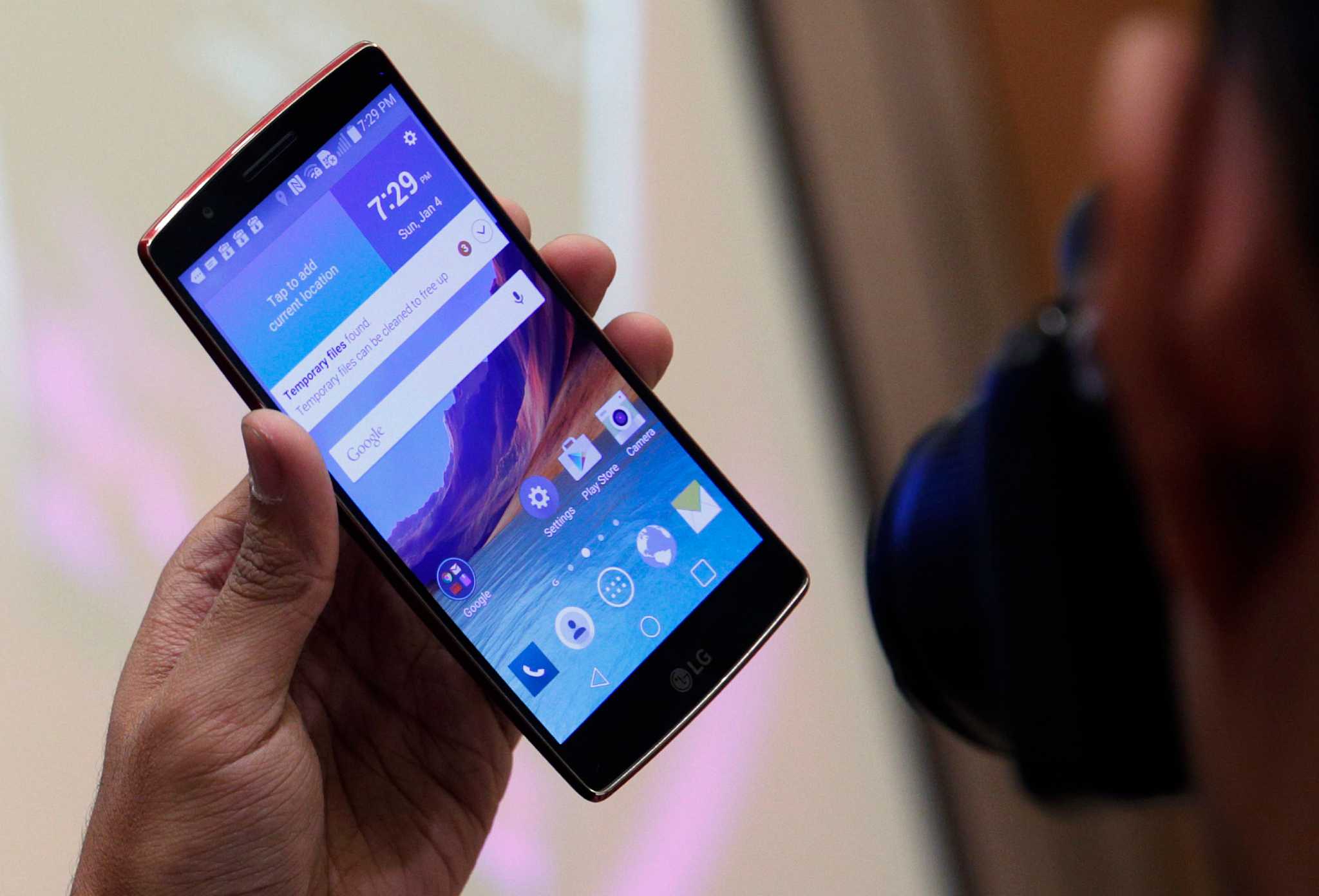 Curved phone, tablet innovation unveiled