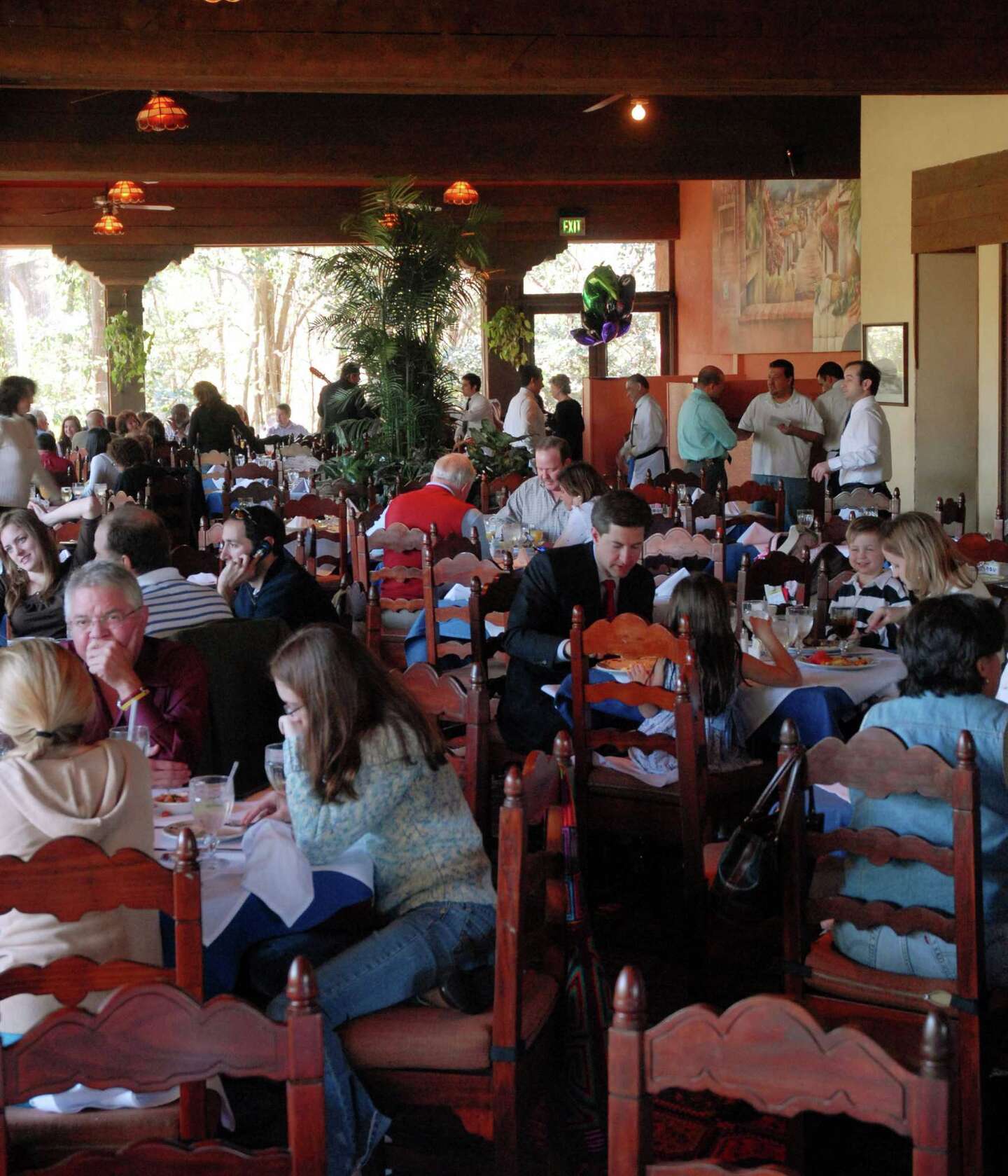 Las Alamedas restaurant building encounters the wrecking ball