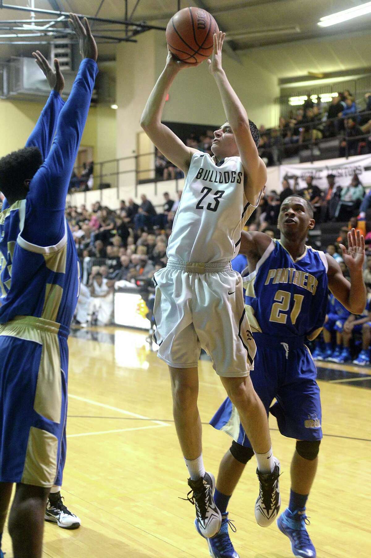 No.3 Ozen dominates Nederland