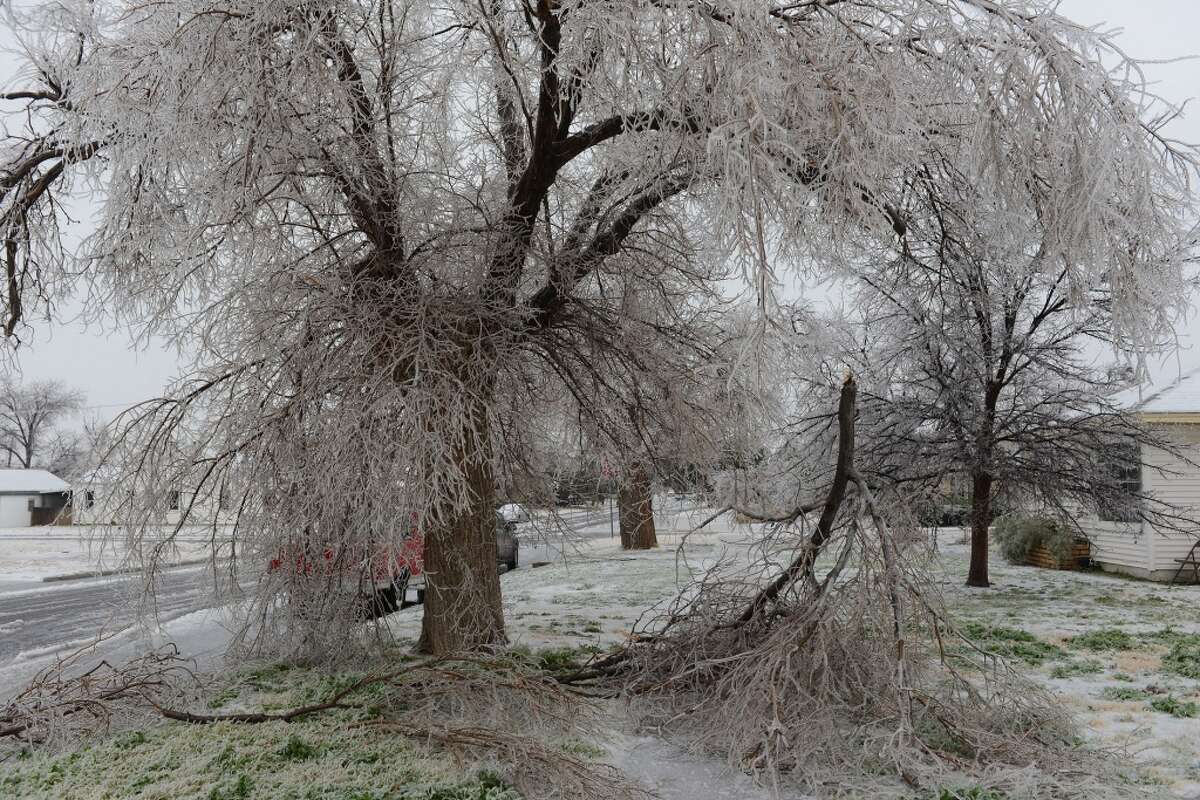Post-New Year ice storm cripples large chunks of Texas