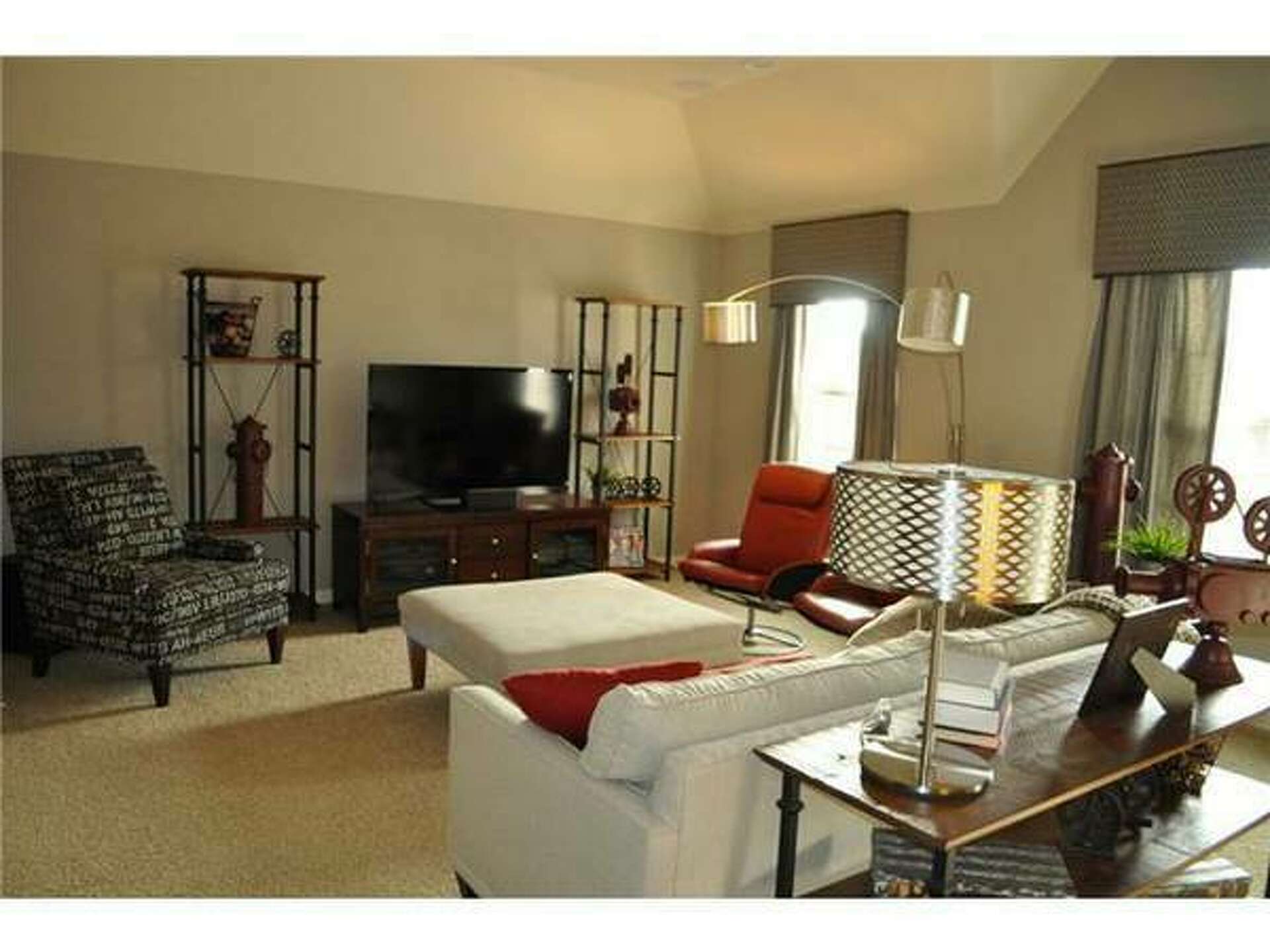 Austin ‘cutie’ offers free boarding, Wi-Fi to roommate with benefits on ...