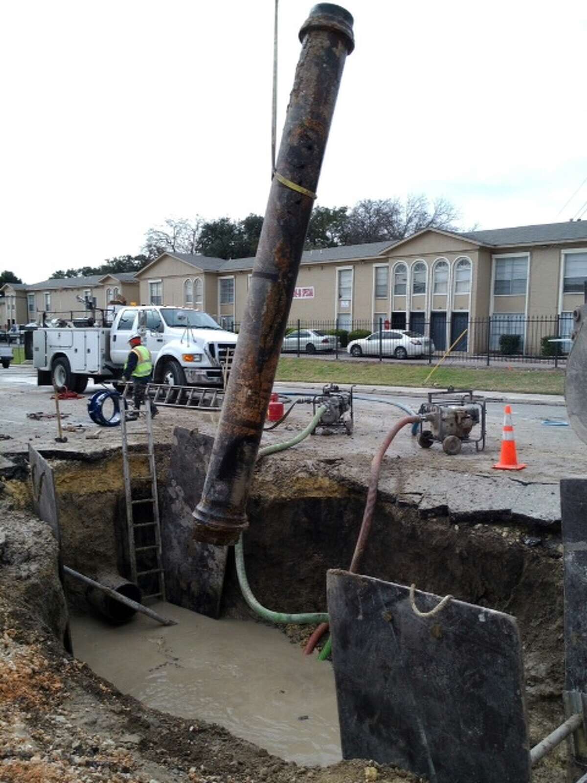 Water main break shuts down road on San Antonio's North Side