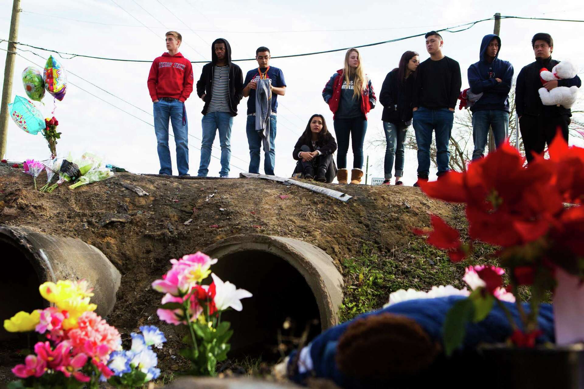 Manvel mourns 3 promising teens killed in car crash