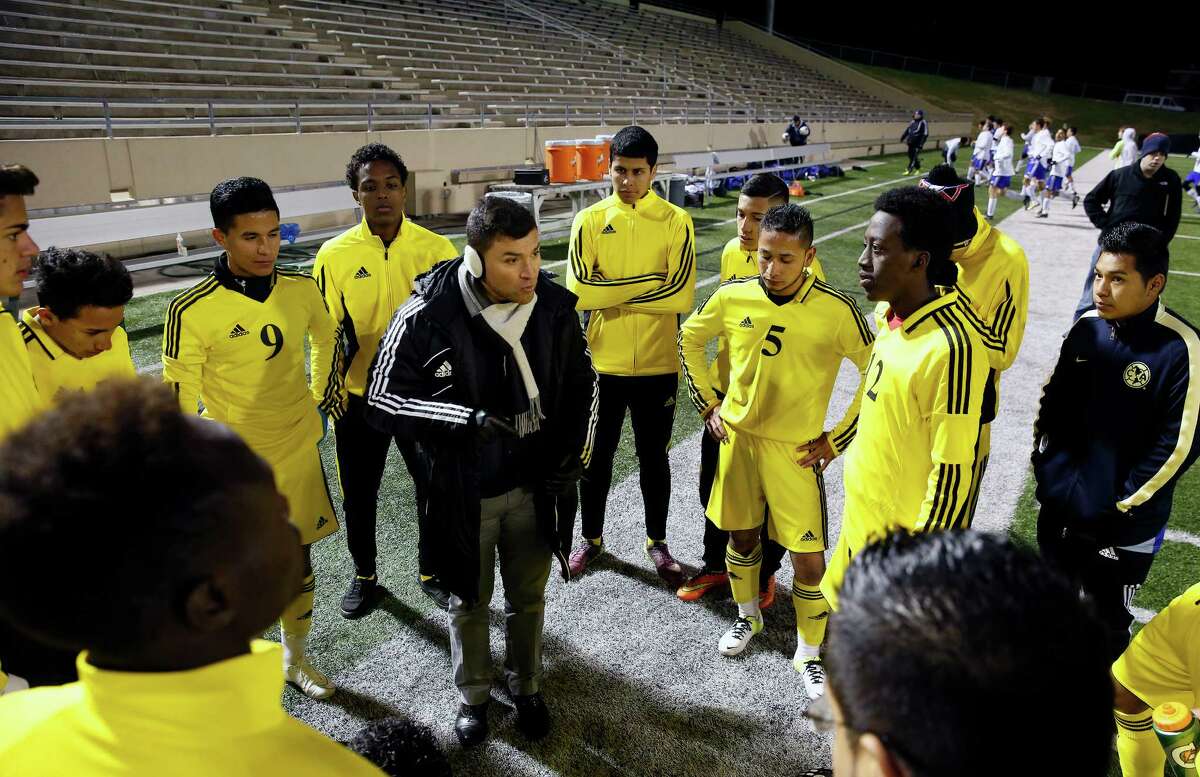 Opening victory kicks off Lee's grand soccer quest
