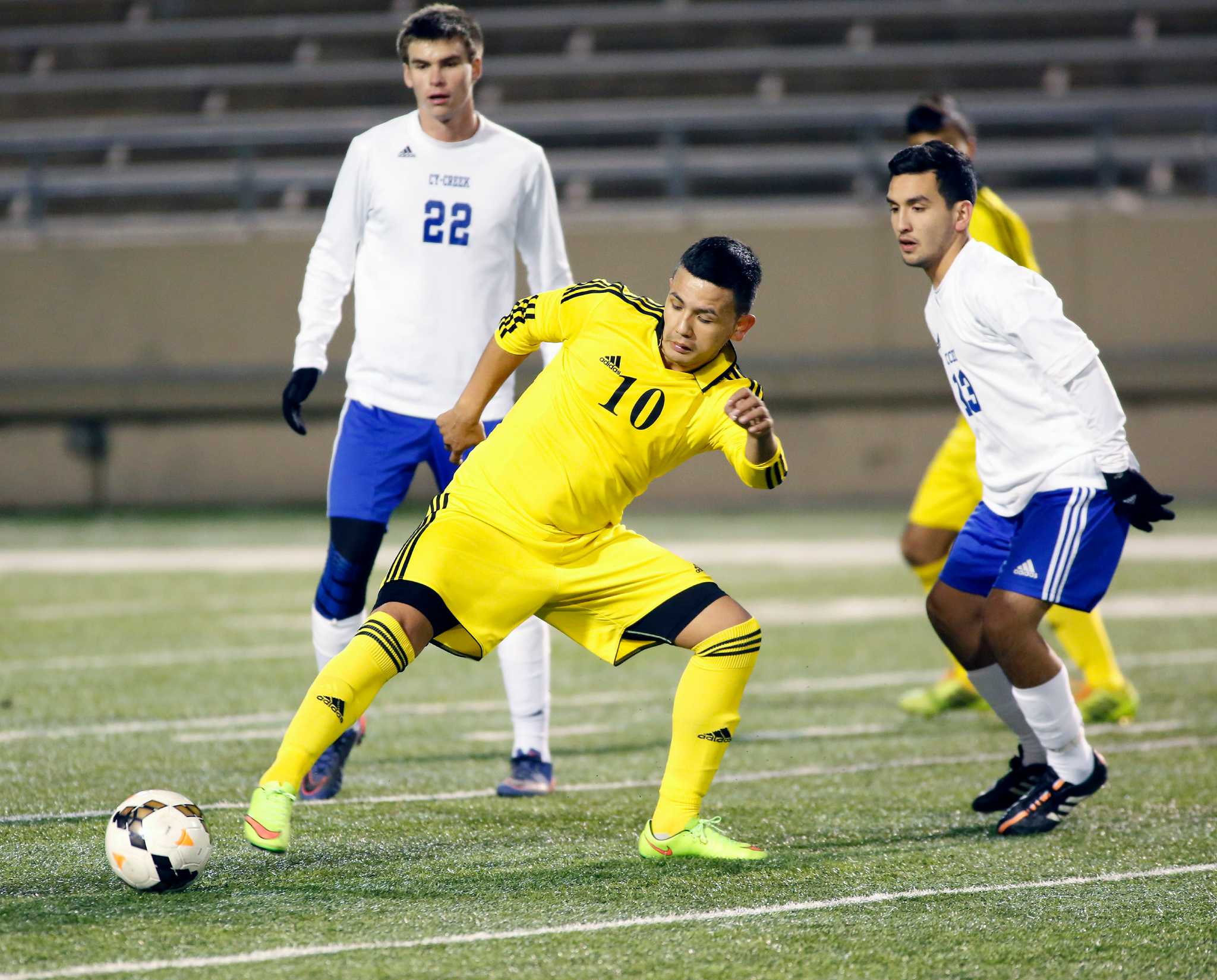 Opening win begins Lee's grand soccer quest
