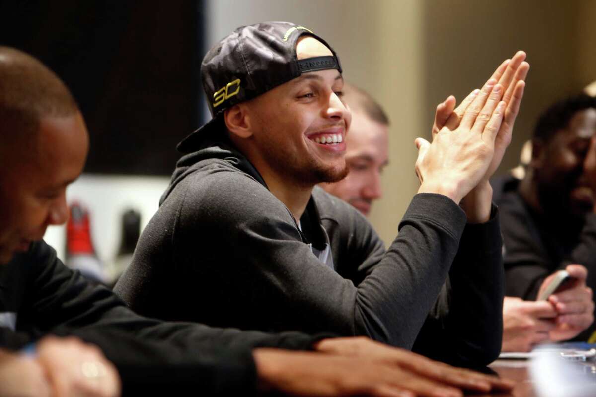 Stephen Curry: the most dazzling athlete in the spotlight