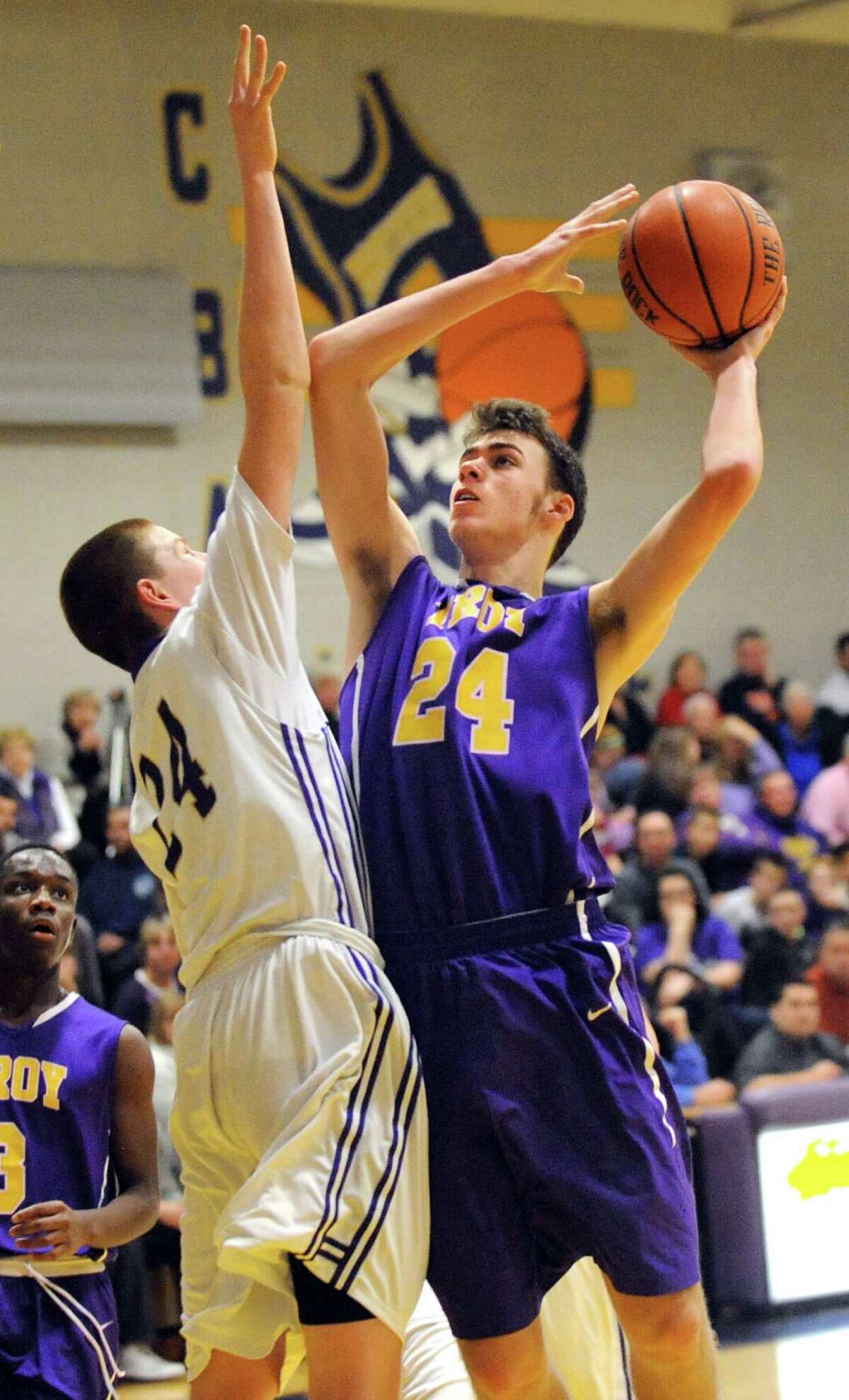 Duo spurs Flying Horses