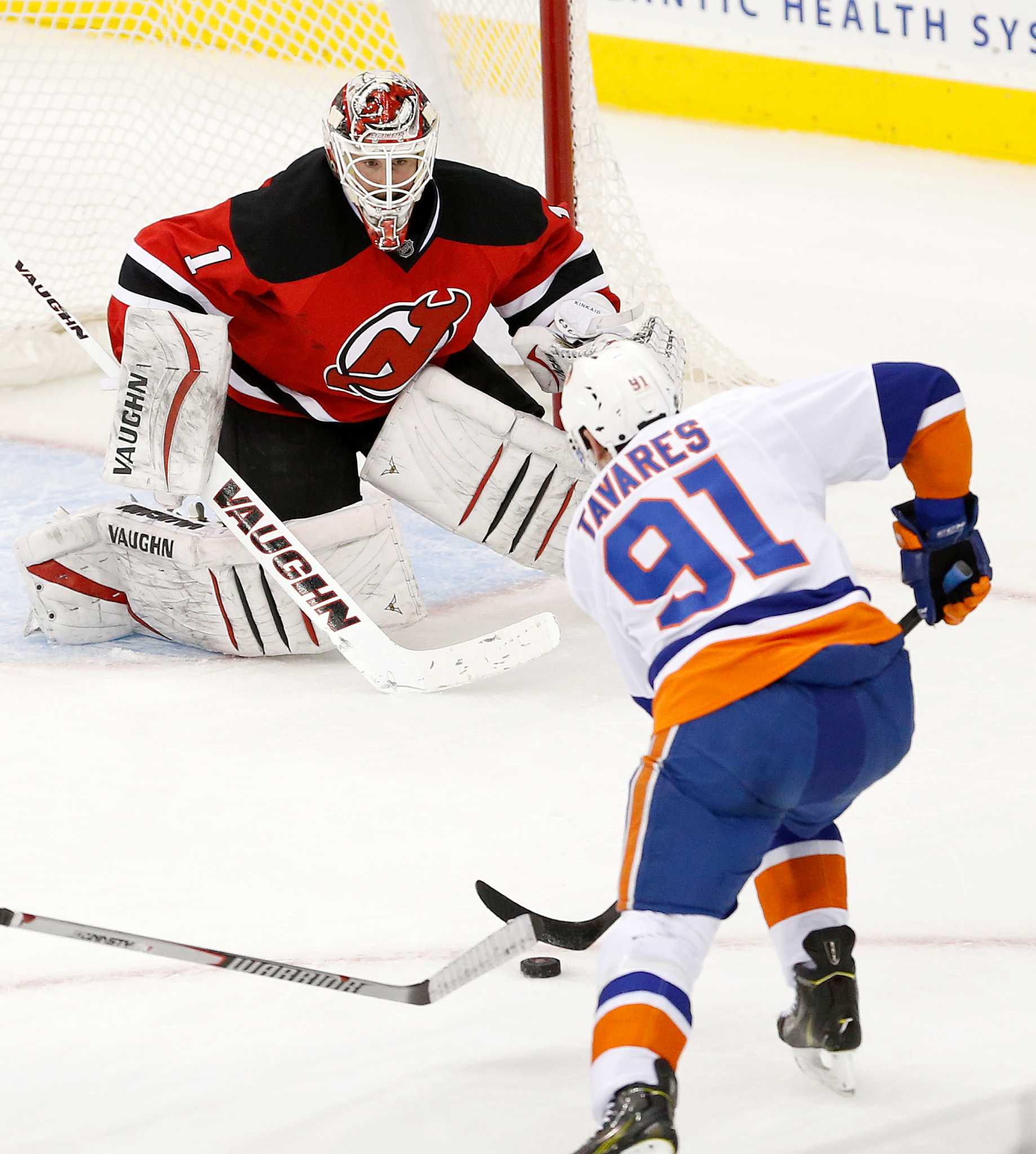 Tavares rallies Isles to victory