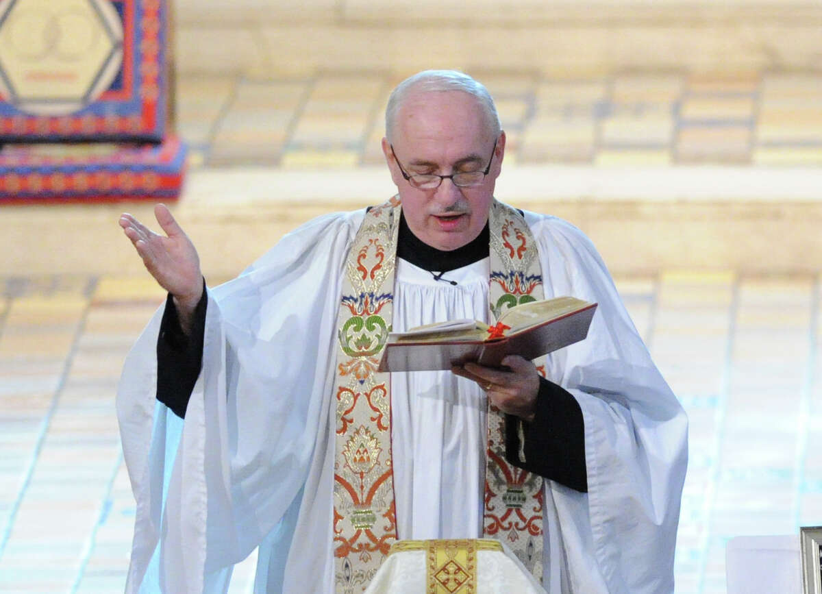 'Truly a son of Greenwich' -- Loved ones pack Christ Church to honor ...