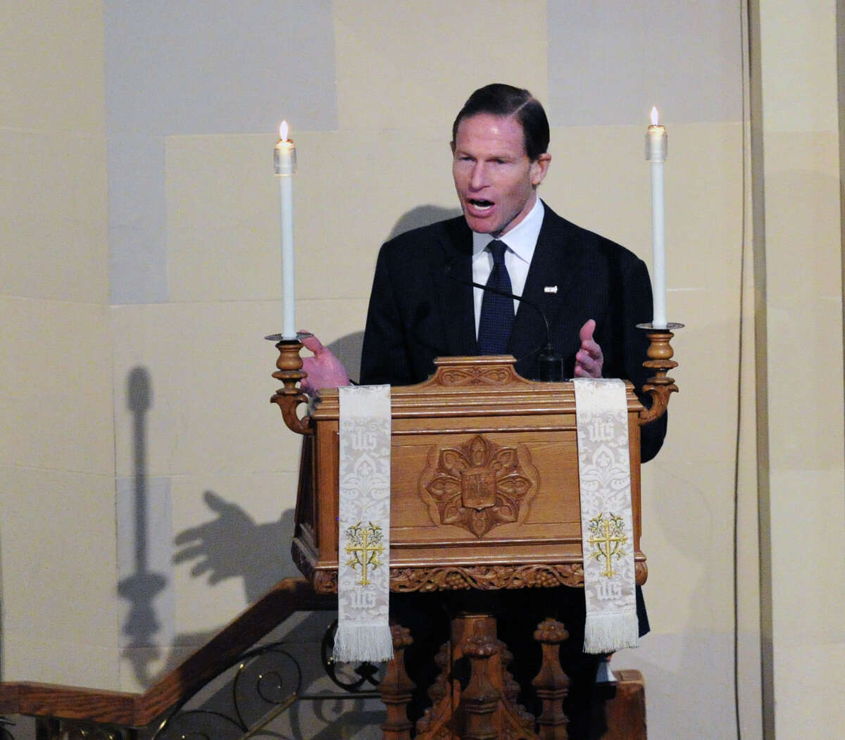 'Truly a son of Greenwich' -- Loved ones pack Christ Church to honor ...