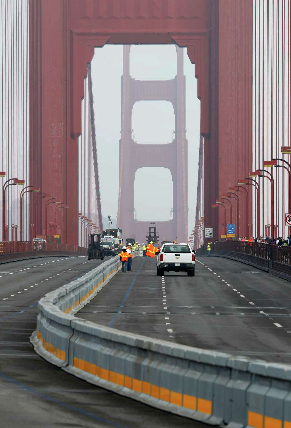 Golden Gate Bridge closed, but traffic keeps moving