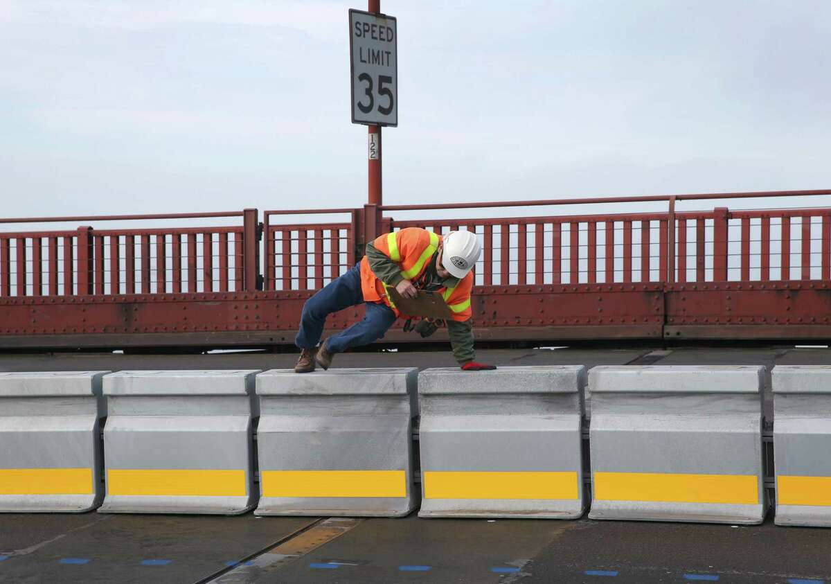 Golden Gate Bridge closed, but traffic keeps moving