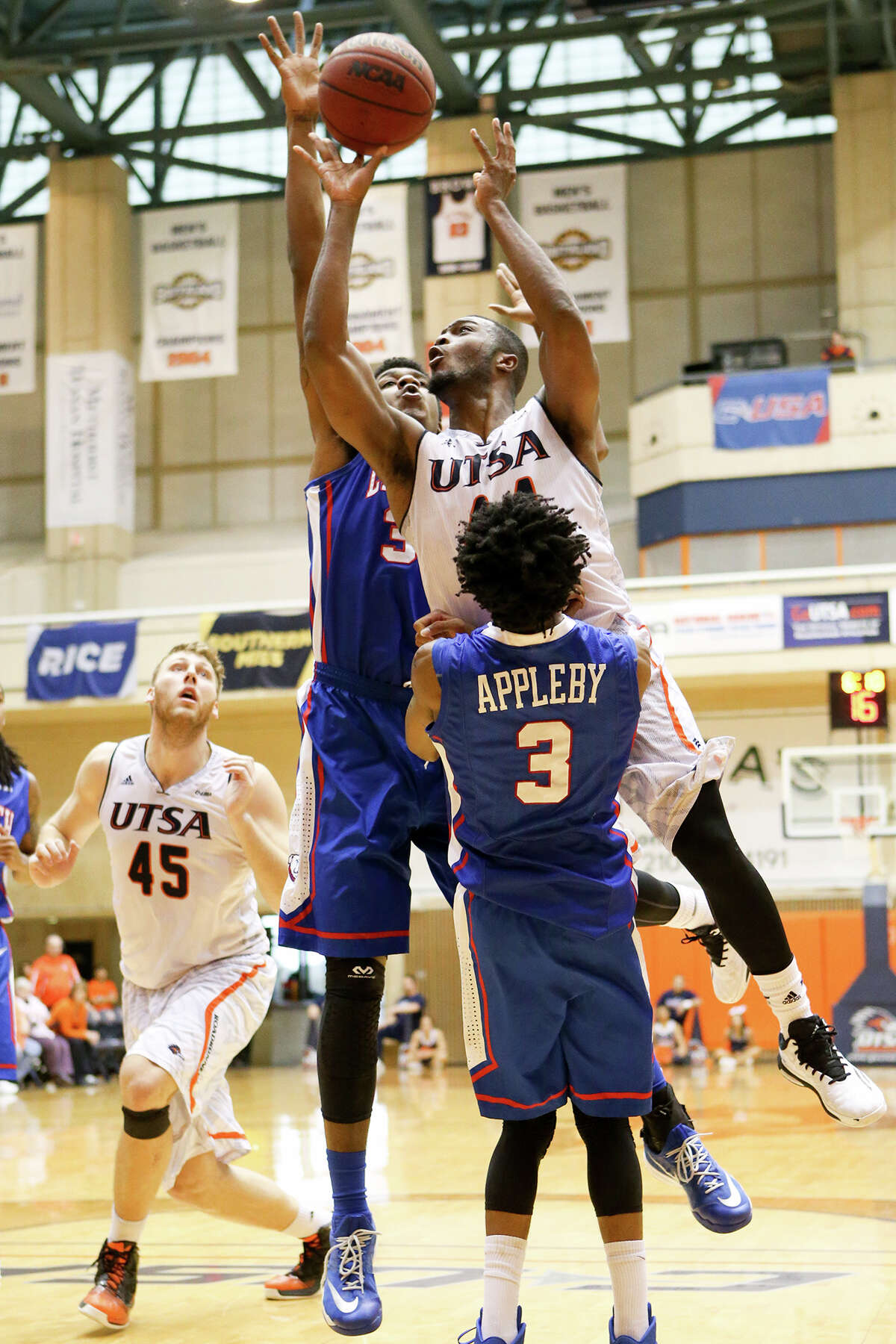Appleby, Louisiana Tech subdue UTSA