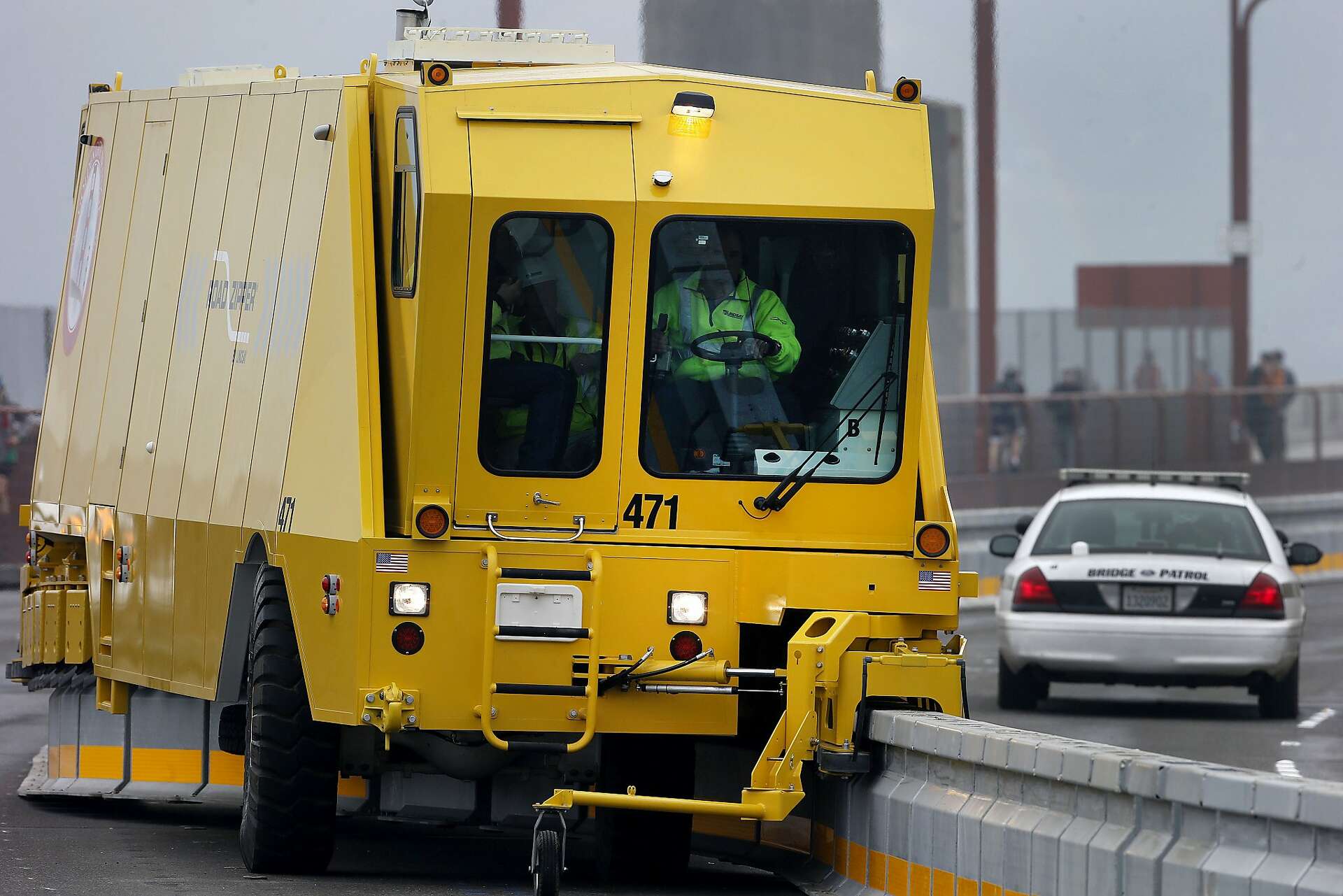 Golden Gate Bridge closed, but traffic keeps moving