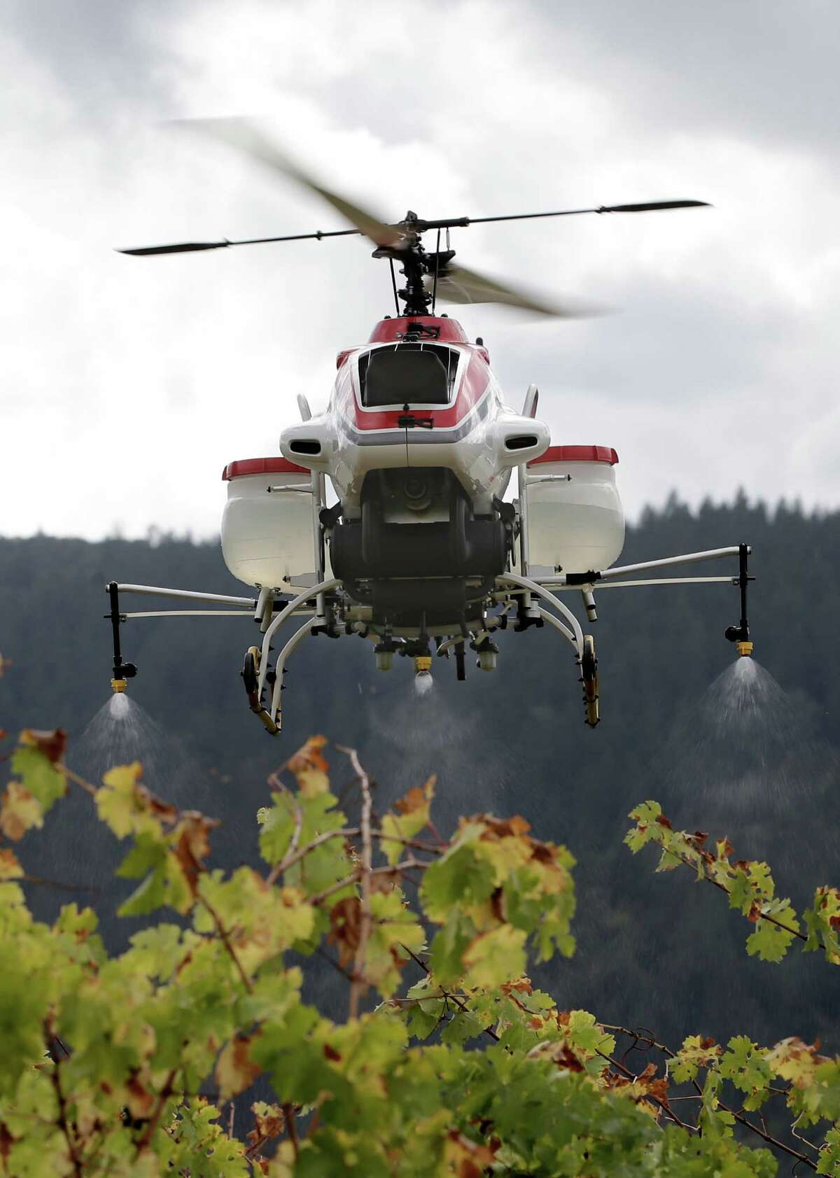 Drone revolution draws near, but big obstacles remain